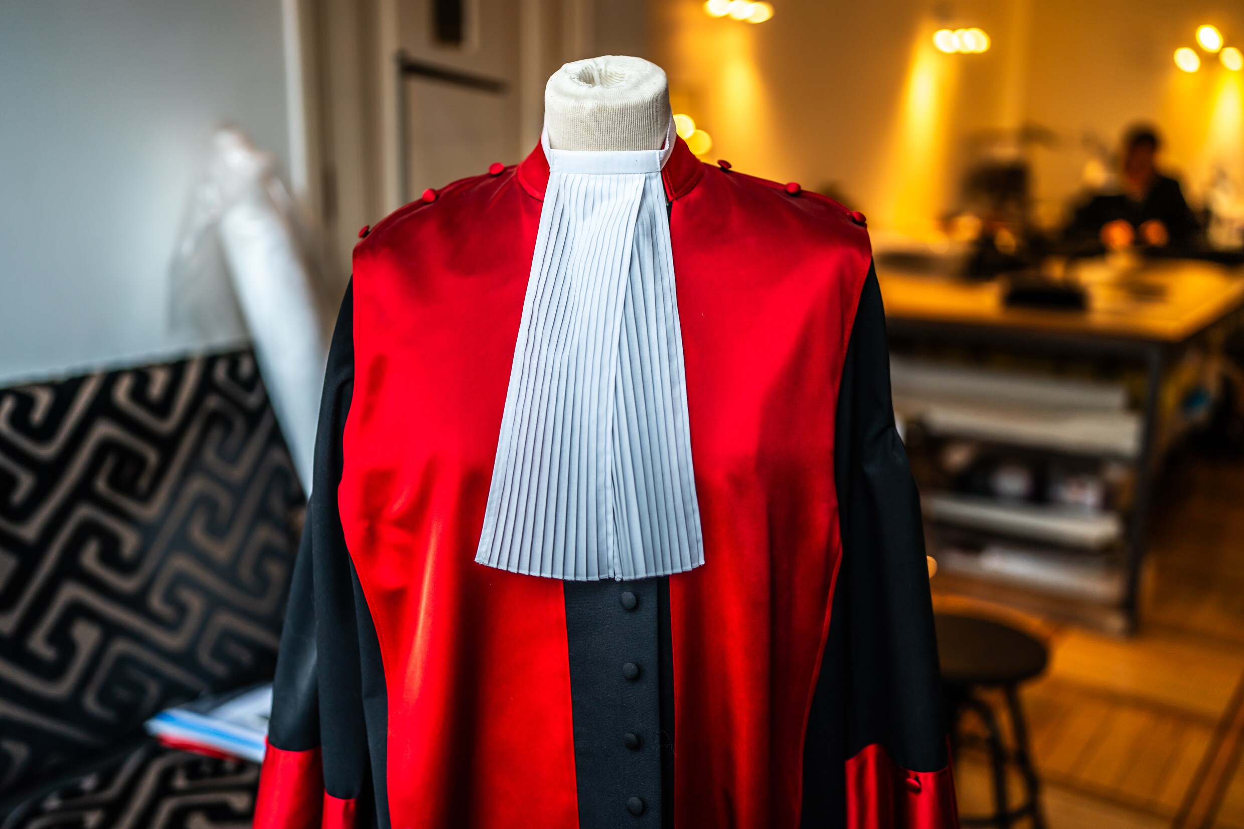 Toga’s saai? Onder het neutrale zwart kan een tijgerprint schuilgaan ...