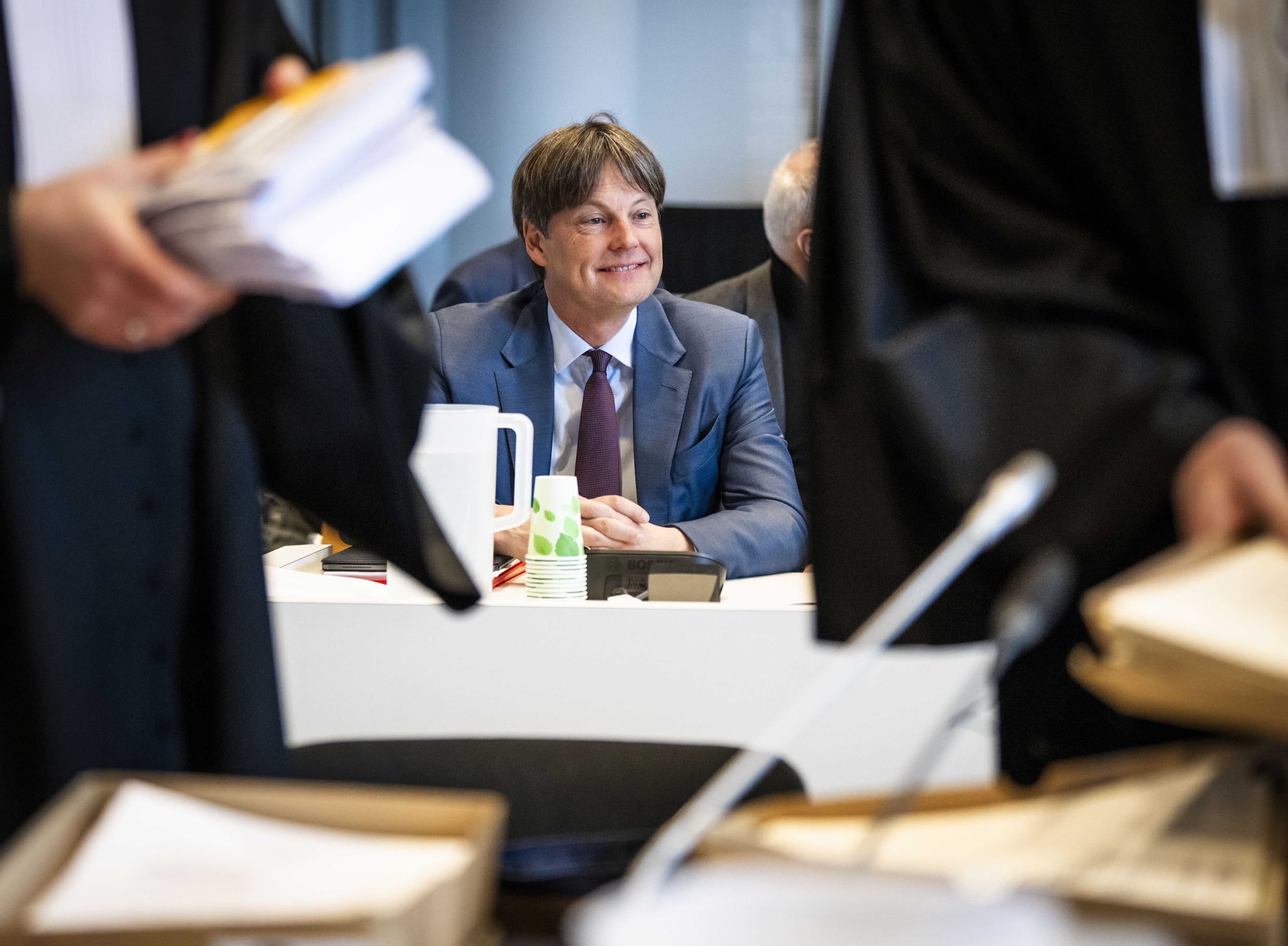 Eerste dag hoger beroep: Shell en Milieudefensie verlaten beide met ...