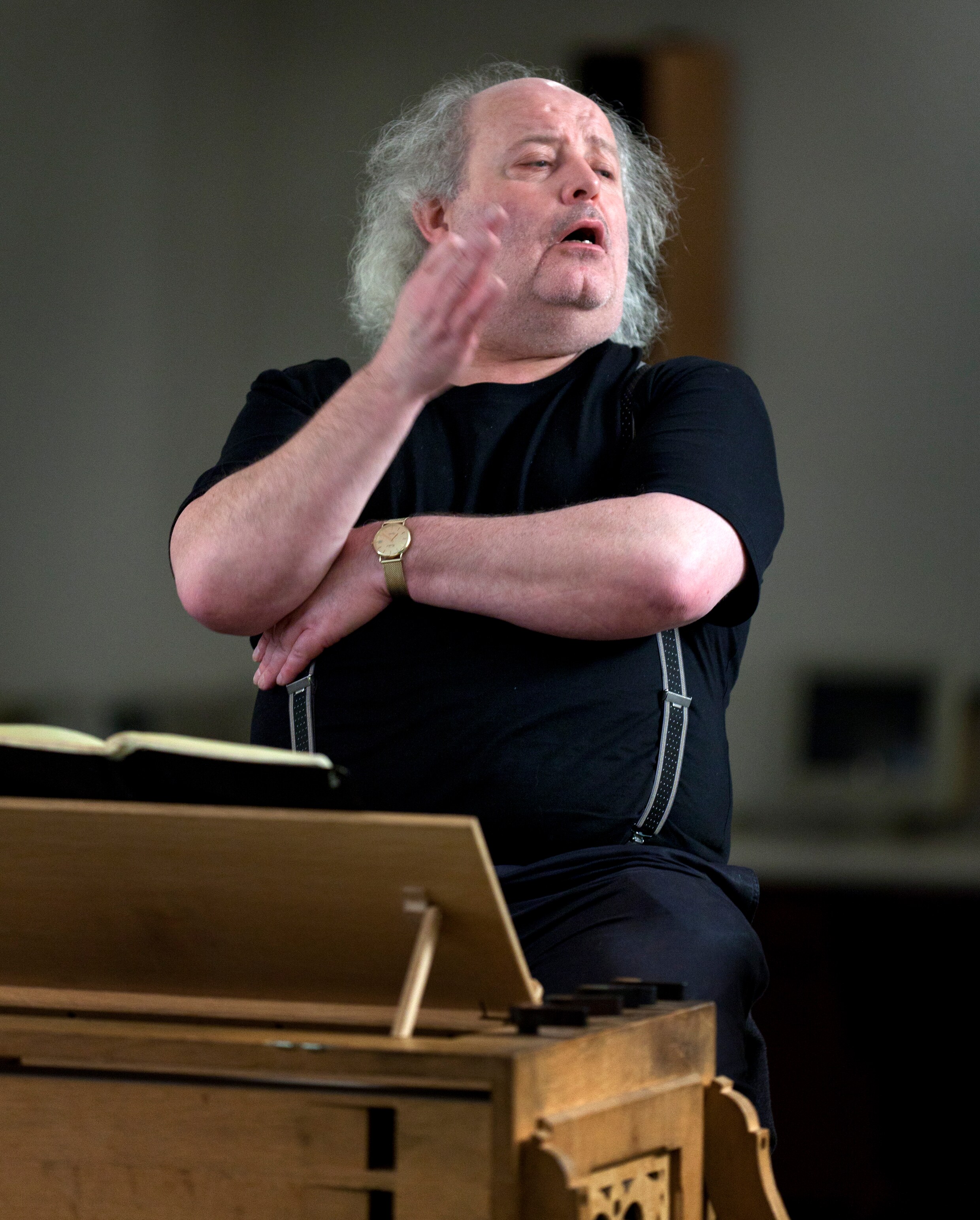 Van seksuele intimidatie beschuldigde dirigent Leusink stopt na ...