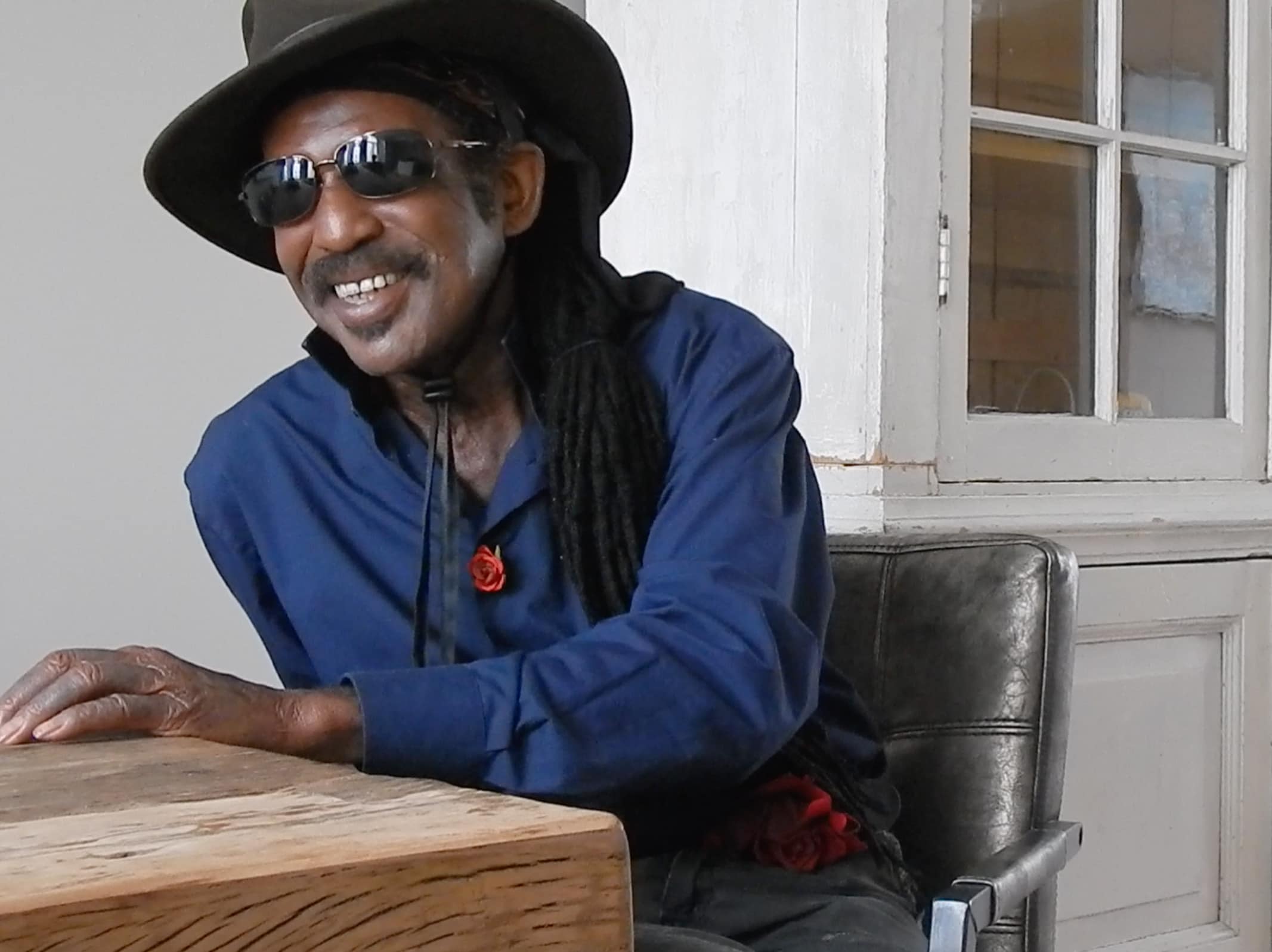 Dichter en rebel Gylan Kain (1942-2024) was in al zijn vezels een ...