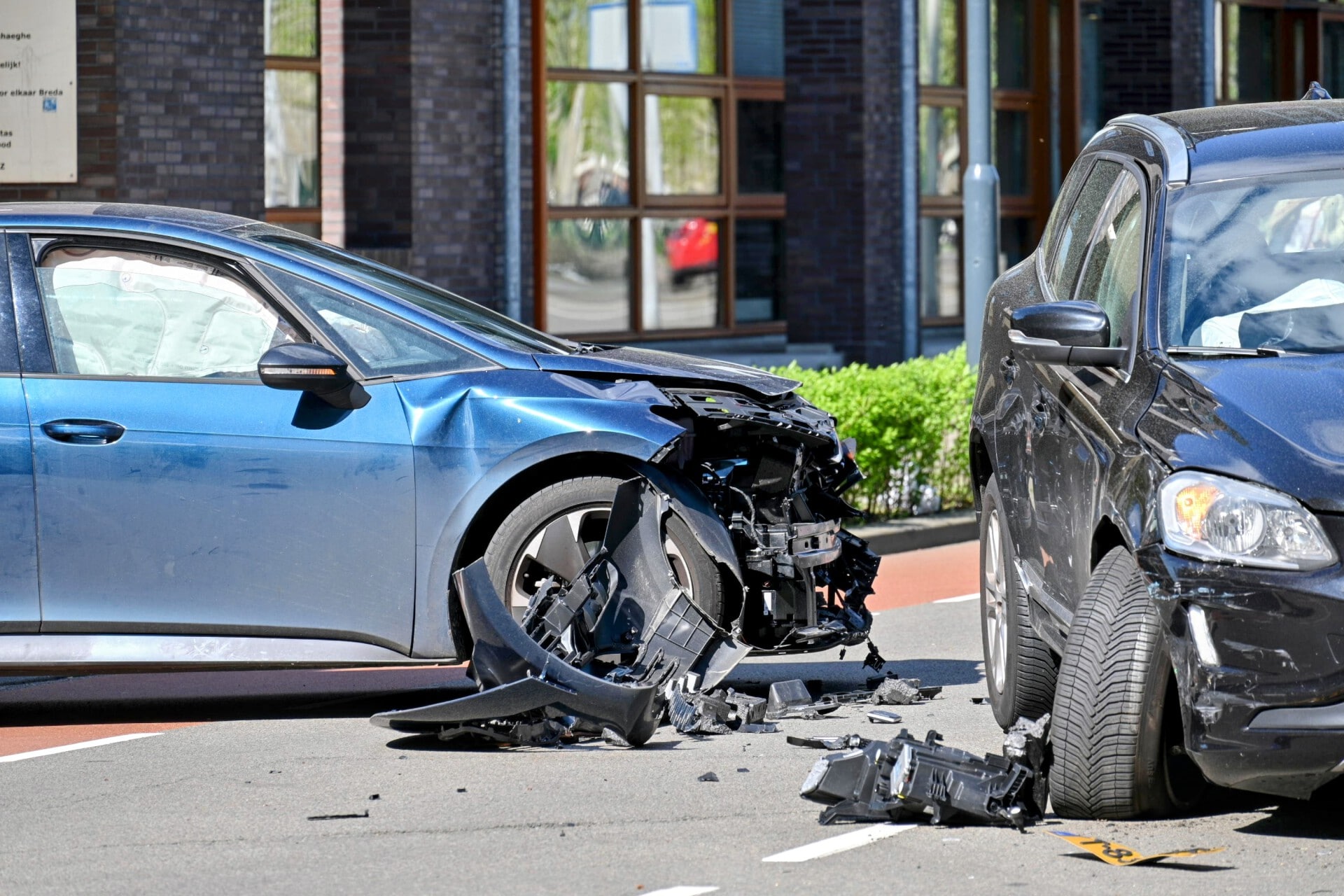 Duurdere autoverzekeringen niet alleen door stekkerauto’s | Trouw