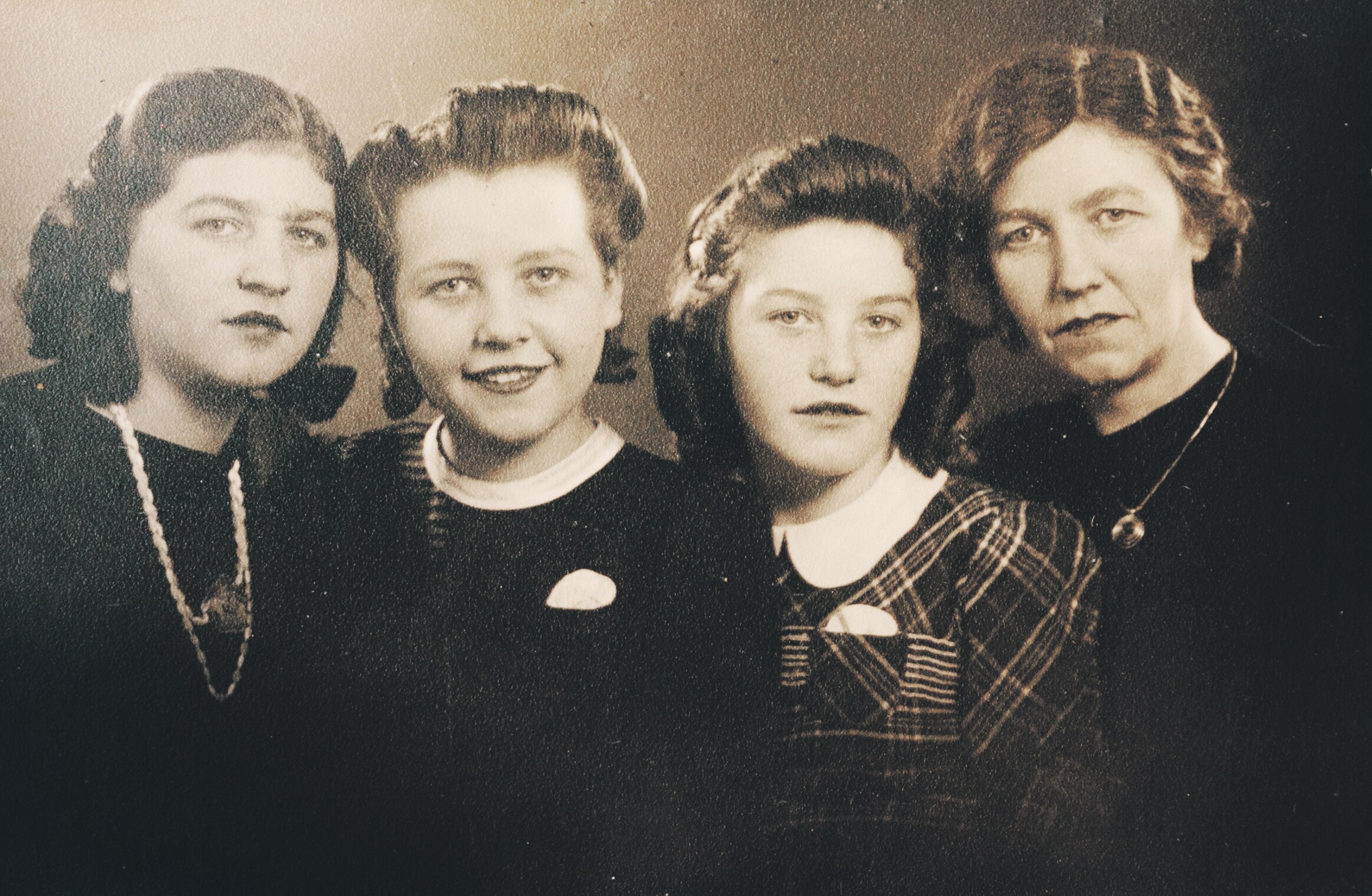 Nelly werkte als kind in het verzet en hield daar levenslang last van ...