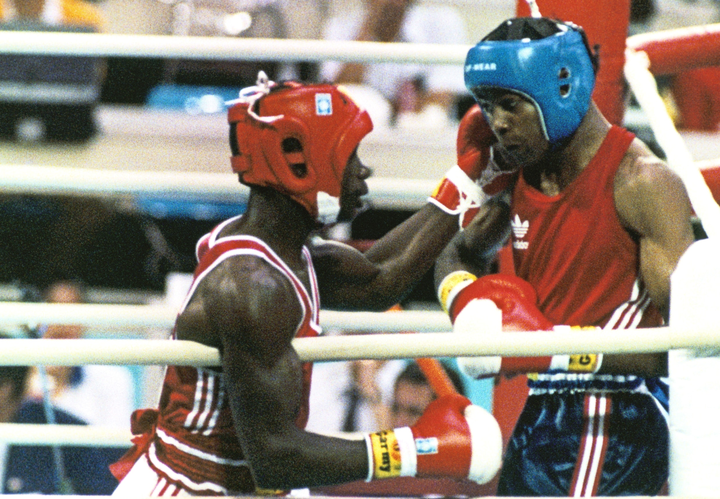 Bokser Regilio Tuur: ‘Mensen noemen me legendarisch en ik ben het met ...