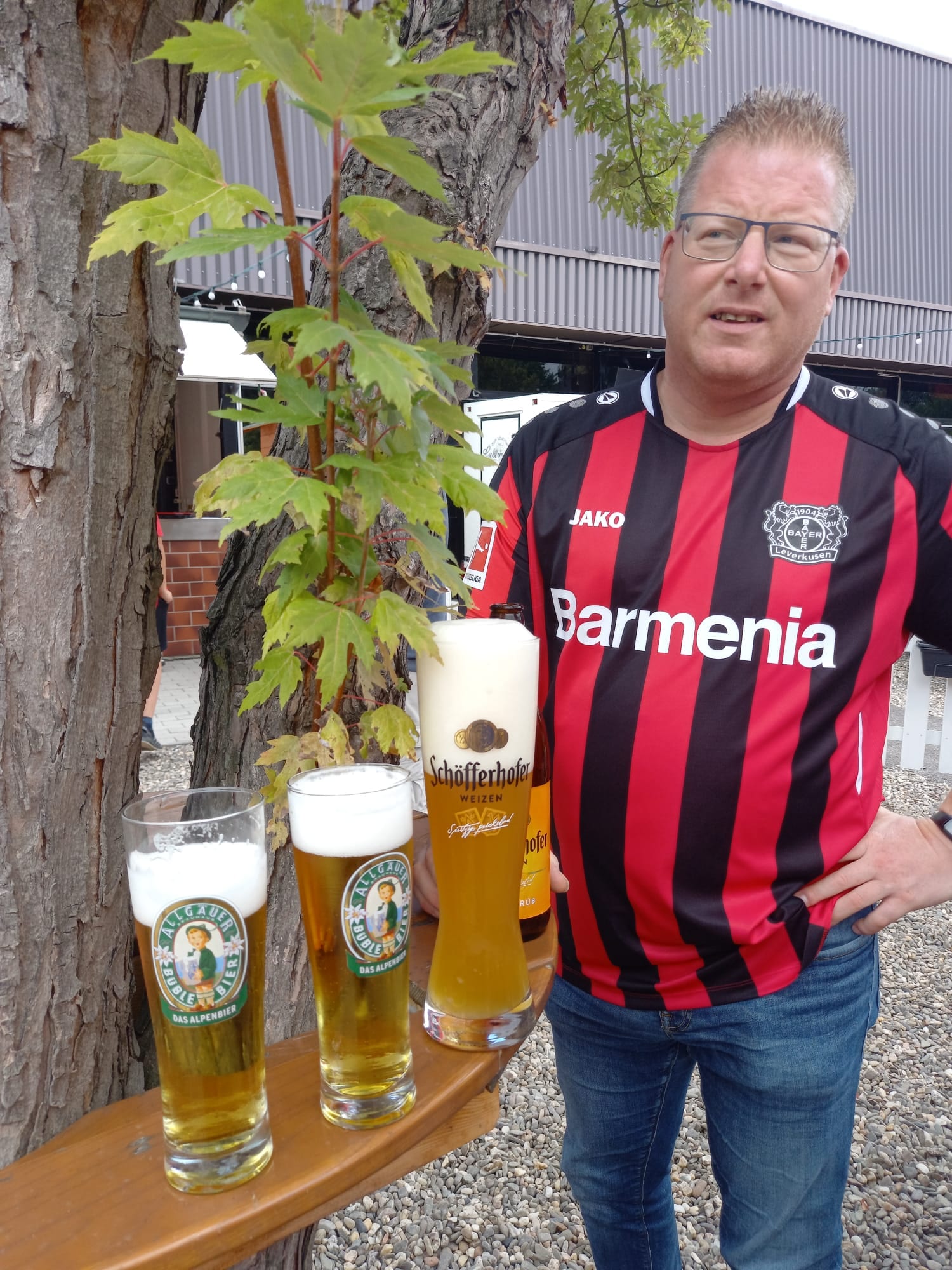 Bayer Leverkusen viert de eerste landstitel, de Nederlandse fans kunnen het niet geloven | Trouw