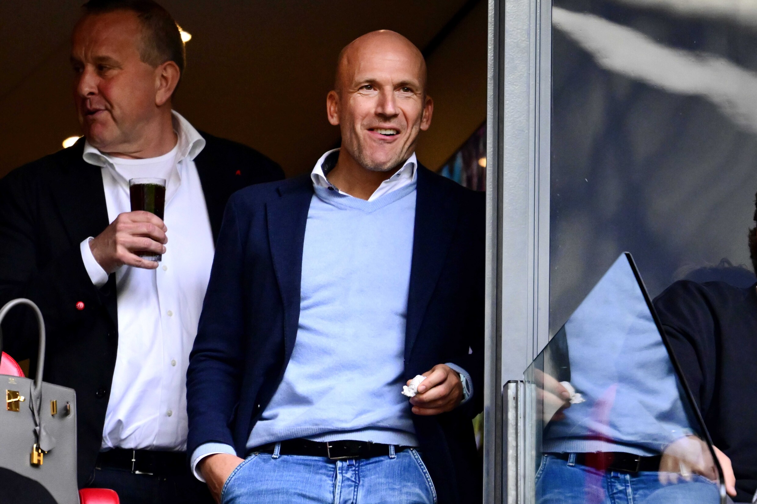 Terwijl de supporters het hoofd van Van Praag eisen, richt Ajax zich op ...