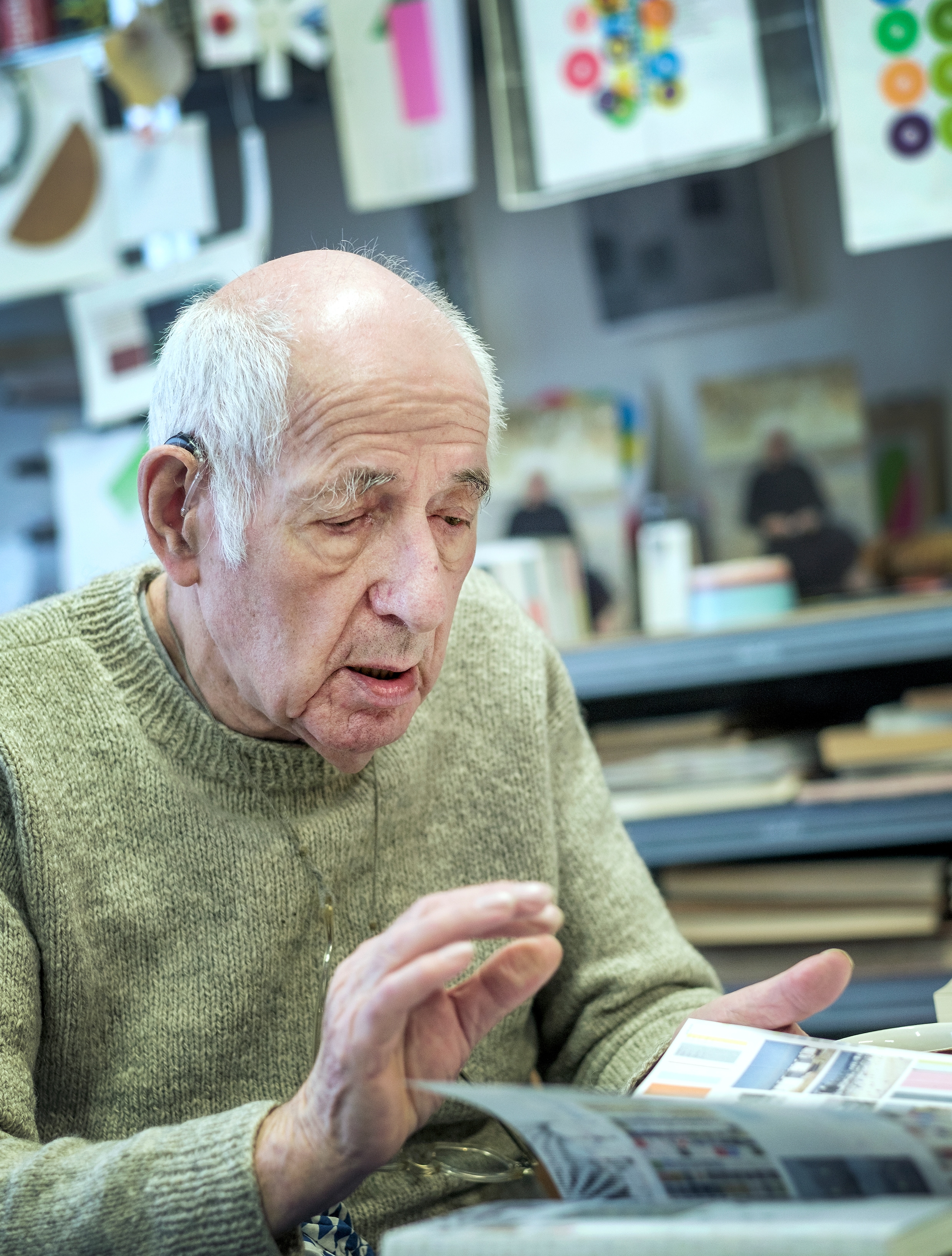 Dutch design-icoon Karel Martens (85): ‘Ik blijf doorgaan zolang het ...