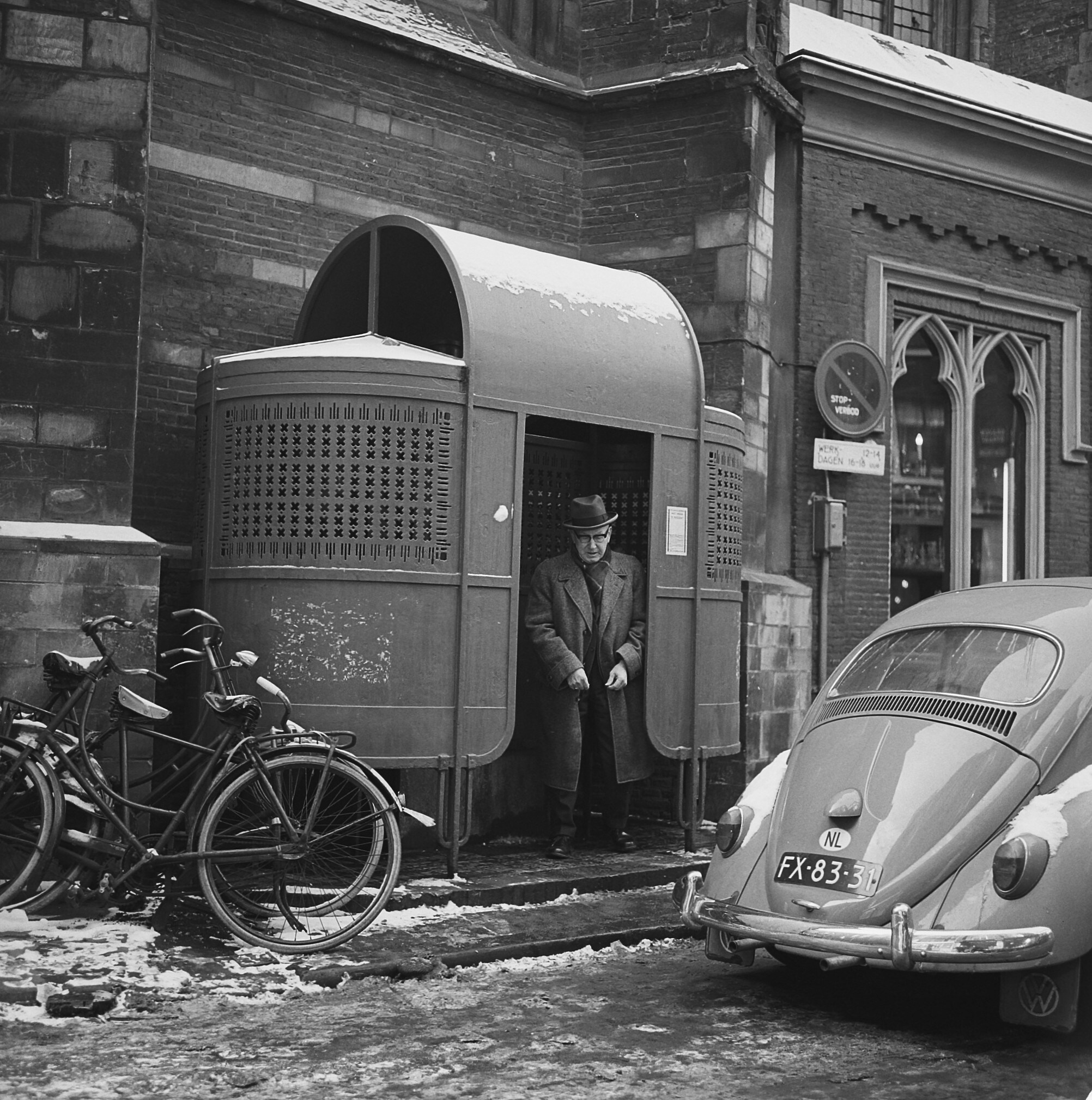 Onder de brug van tantie Mie, kon je kakken voor een spie | Trouw
