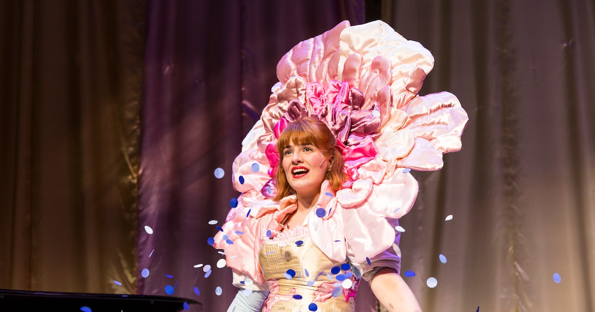 Valentina Tóth brengt een fantastische ode aan de hysterische vrouw | Trouw