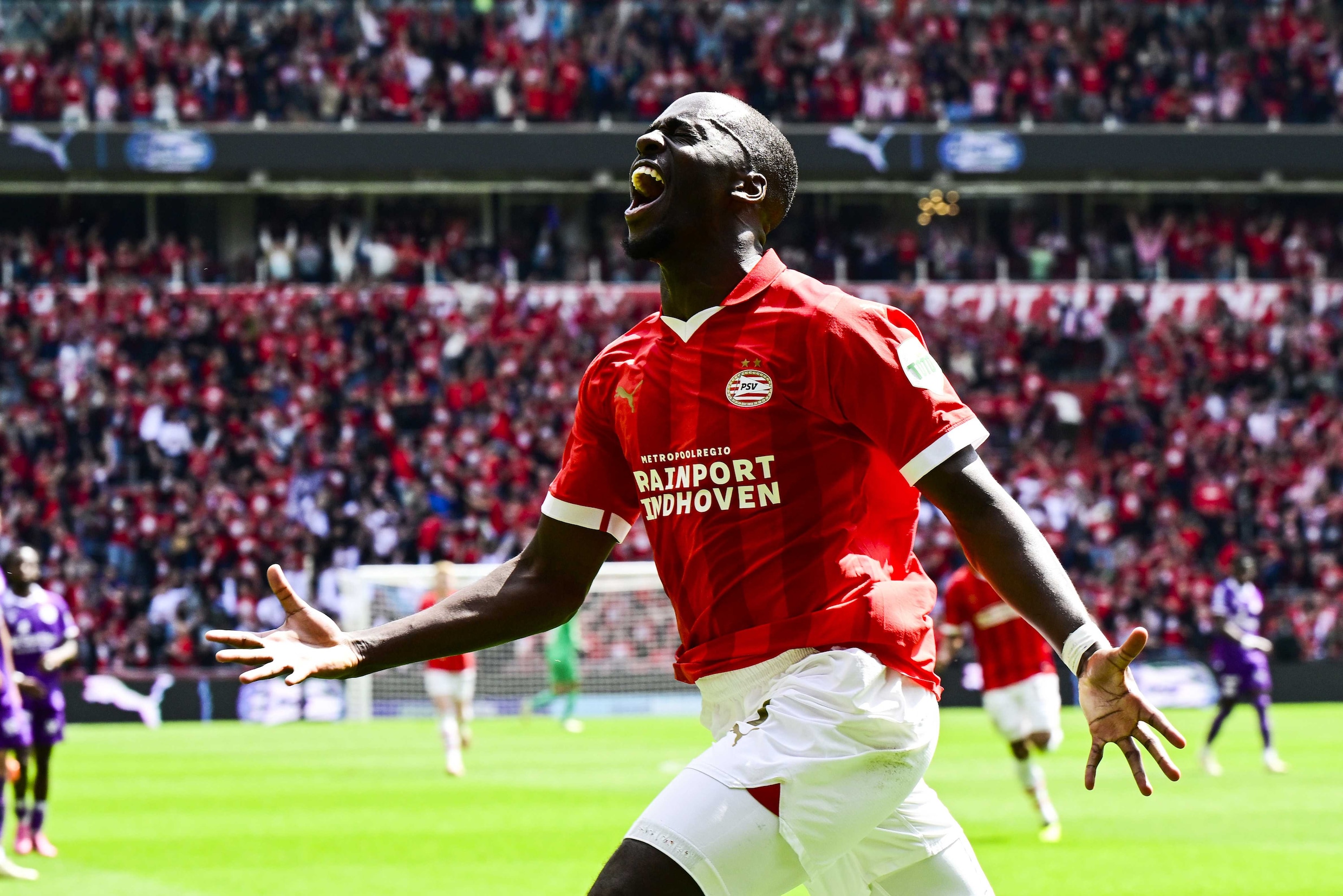 In de geest van Cruijff én Jordan helpt ‘poëet’ Bosz PSV aan 25ste titel | Trouw