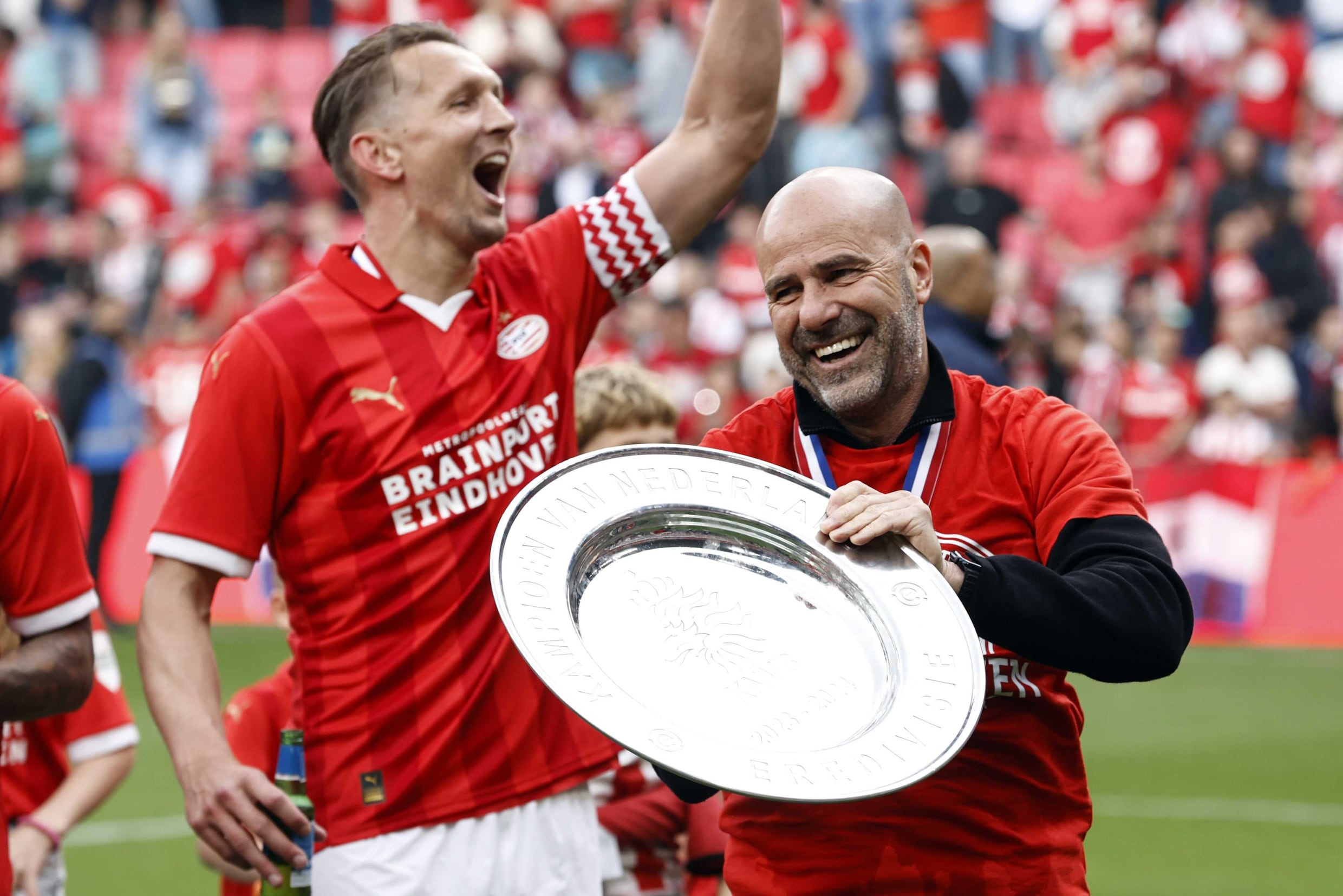 In de geest van Cruijff én Jordan helpt ‘poëet’ Bosz PSV aan 25ste titel | Trouw