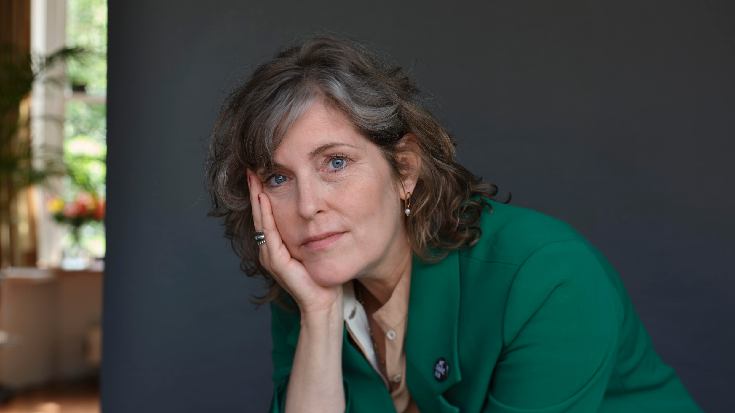 In ‘De lotgevallen’ laat Sacha Bronwasser zien hoe kunst verweven is ...