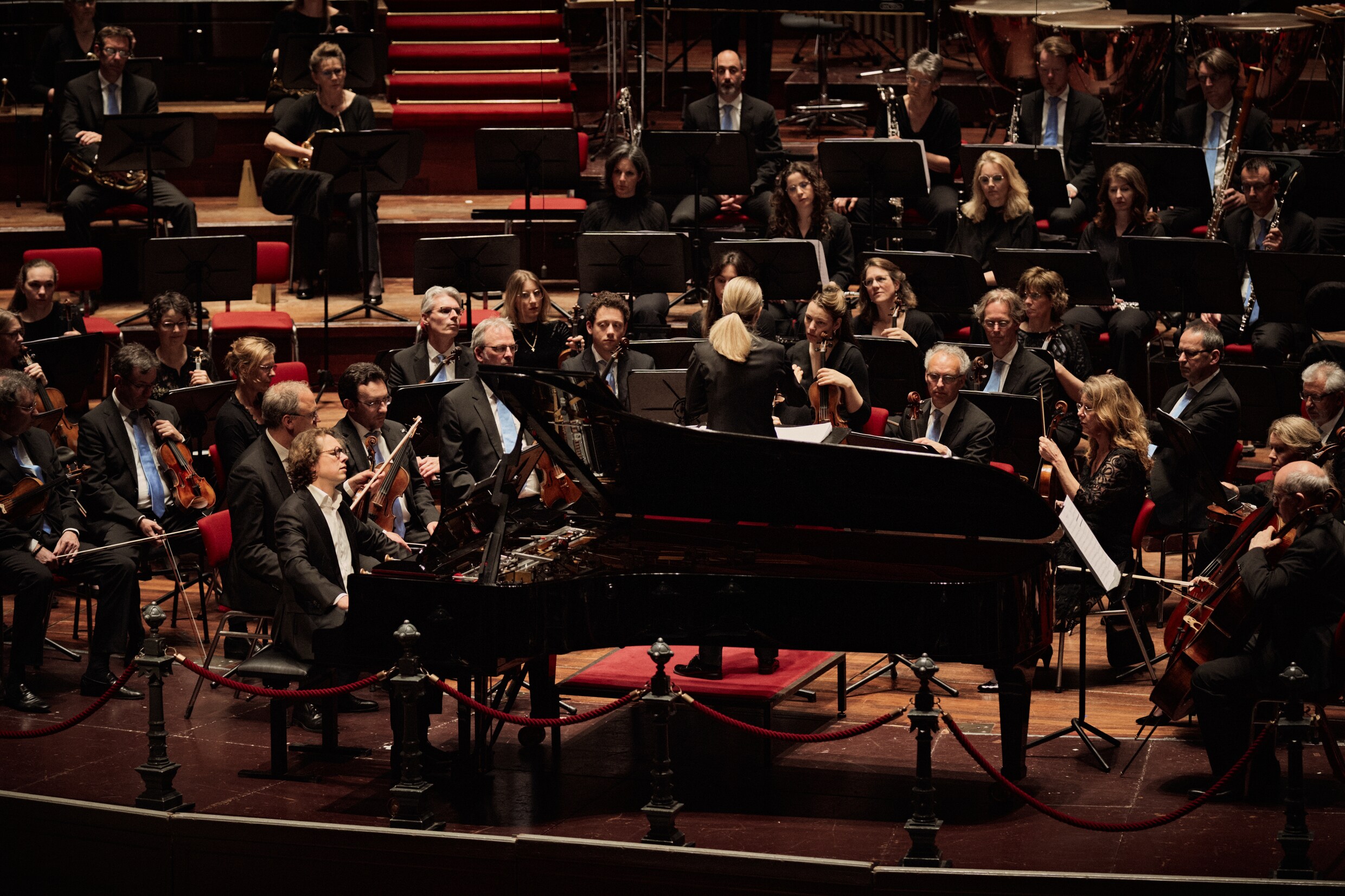 De Graaff oogst gejuich en gelach voor zijn humorvolle en dansante ...