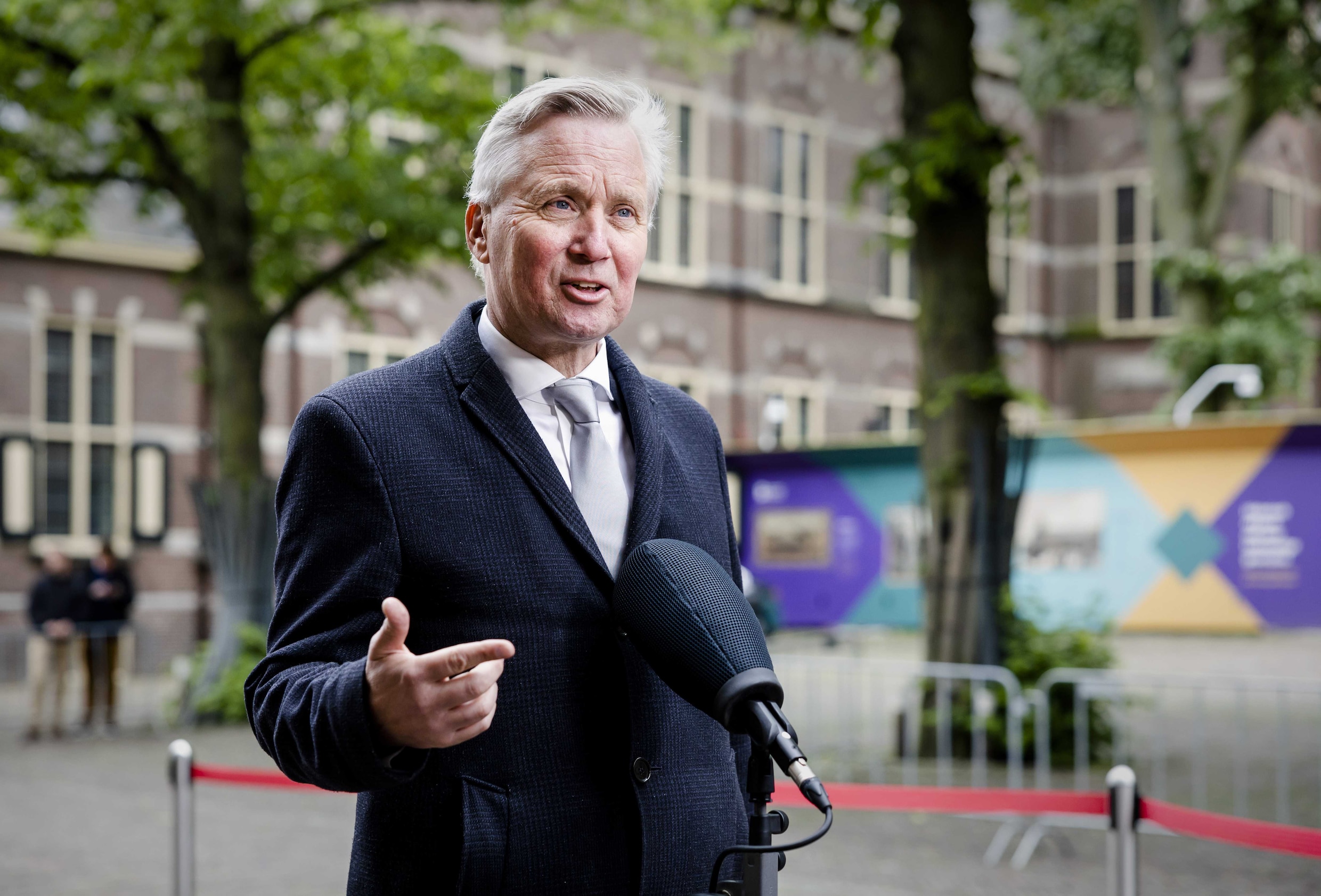 Van der Burg gaf zelf opdracht voor onveilige nachtopvang in Ter Apel ...