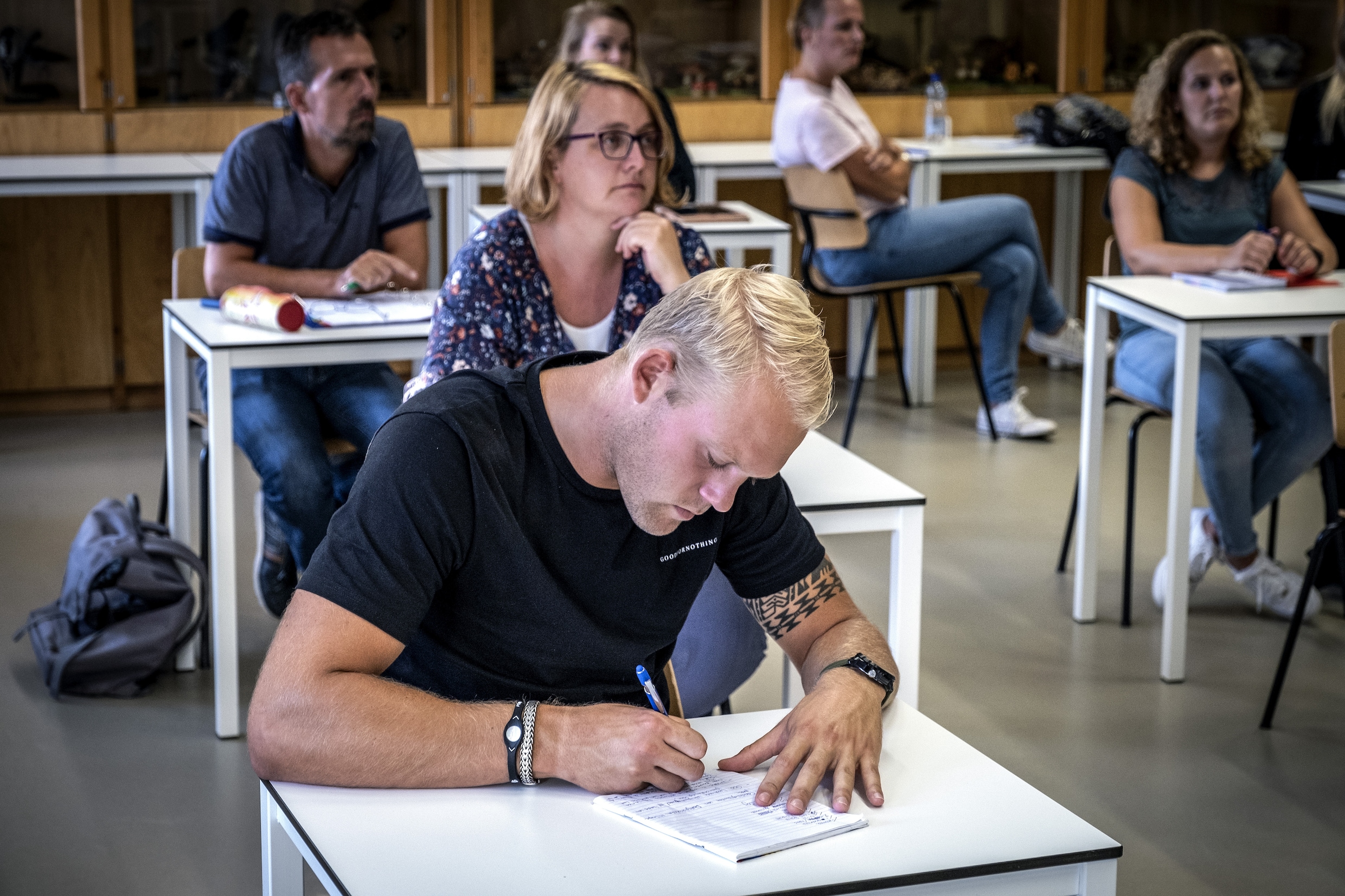 Stagiairs werken vaak onbetaald in het onderwijs, vakbond AOb laat zien ...