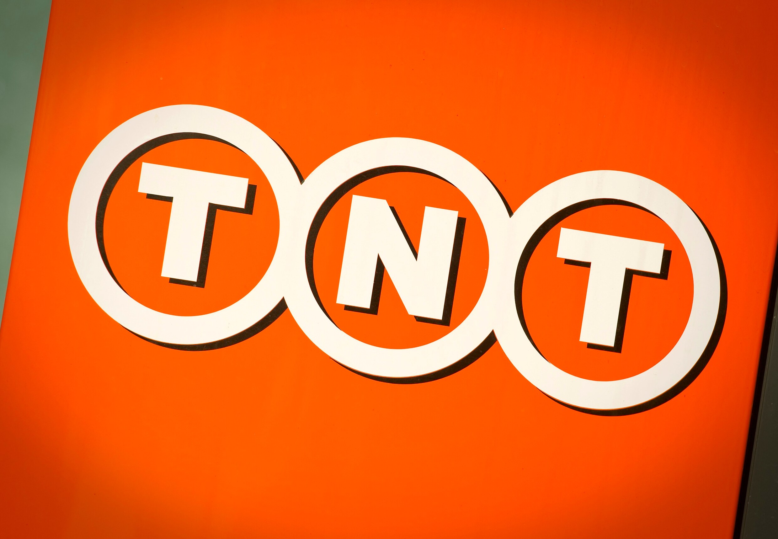 TNT Express verbetert resultaat | Trouw
