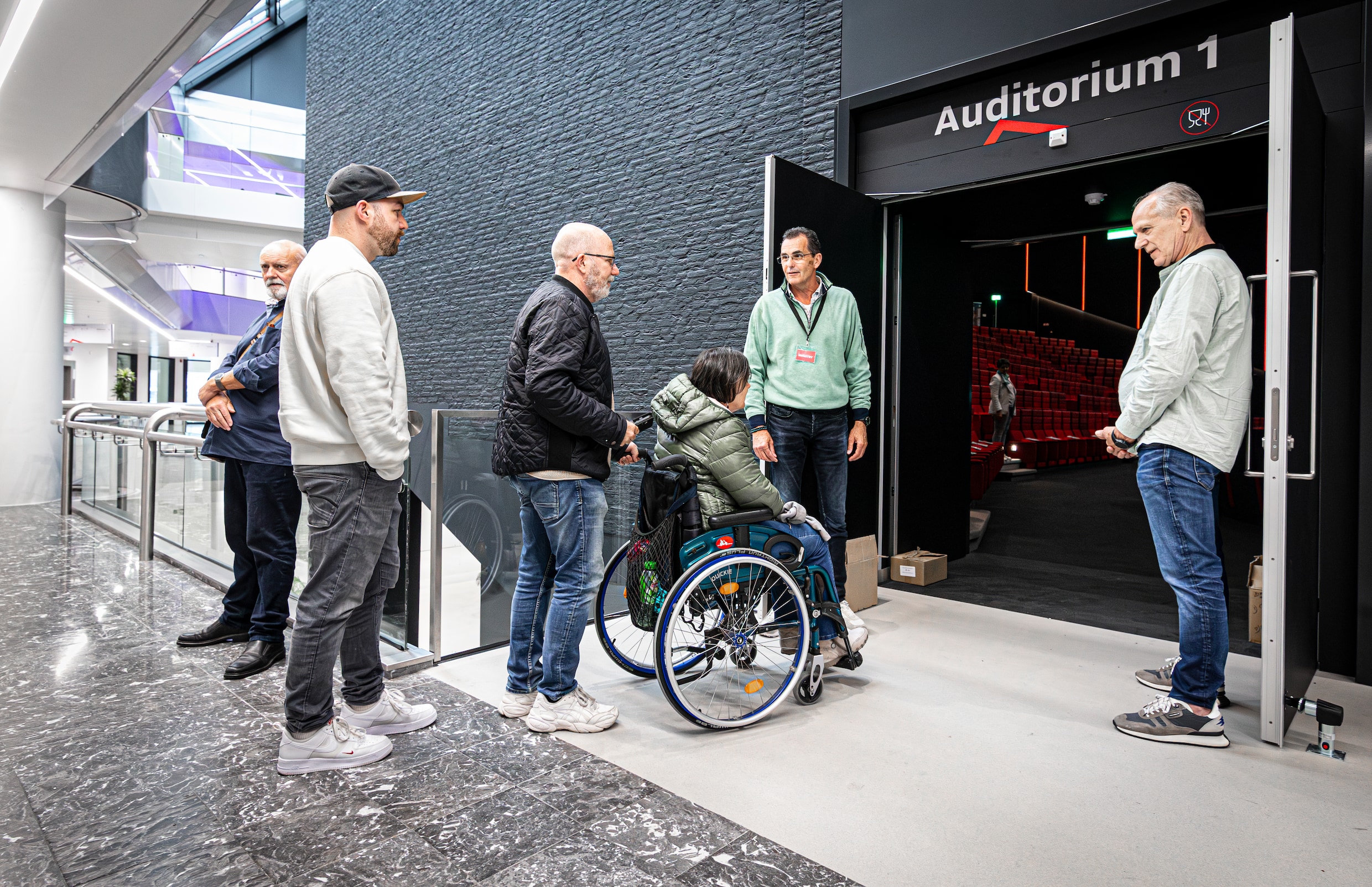 Volgens gebedsgenezer Tom de Wal is met geloof alles mogelijk: ‘Wie ...