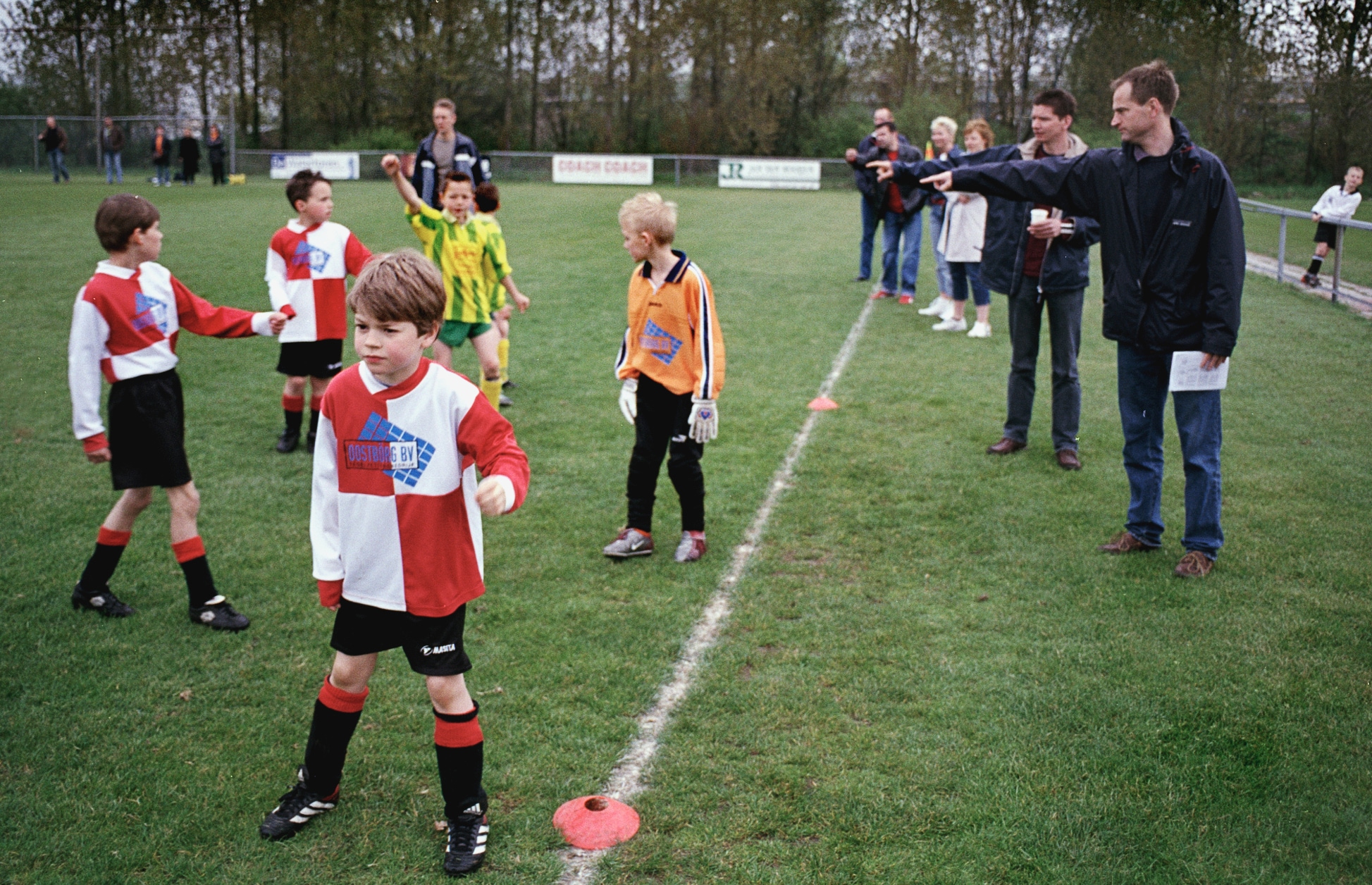 Twintig jaar voetballen in hetzelfde vriendenteam: ‘Nu hebben we 22 ...