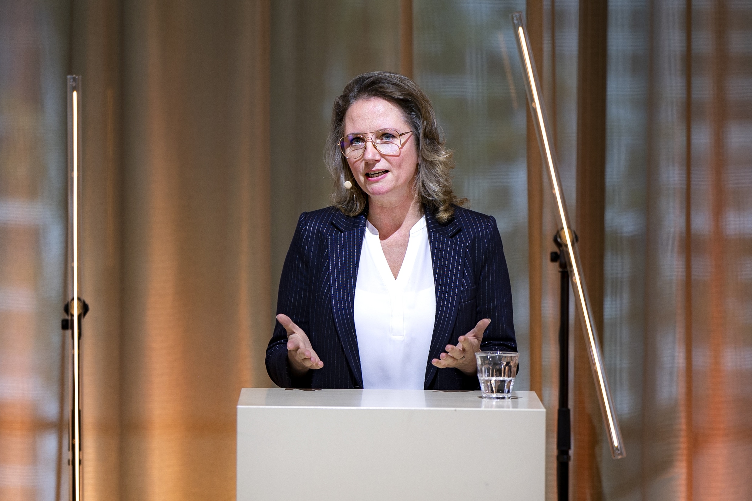 Zorgminister Fleur Agema (PVV) staat voor zware taak om te laten zien ...