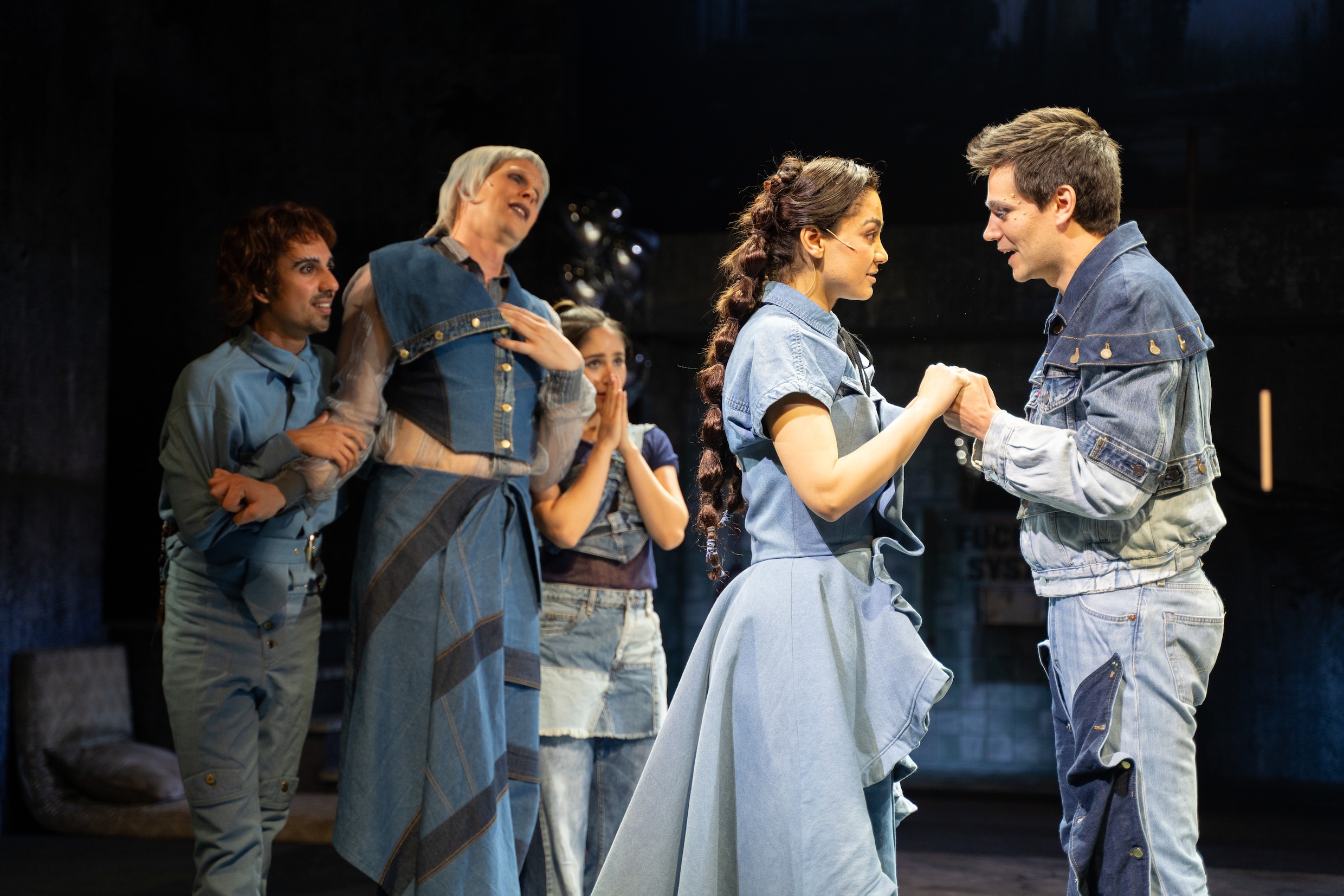 Julia vertikt het nog langer de Julia van Romeo te zijn zoals ...