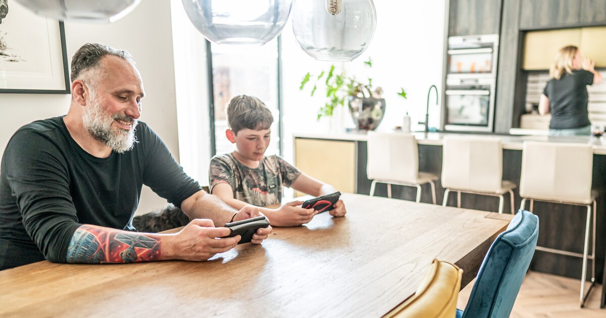 Smartphone in het gezin: het is geven en nemen | Trouw