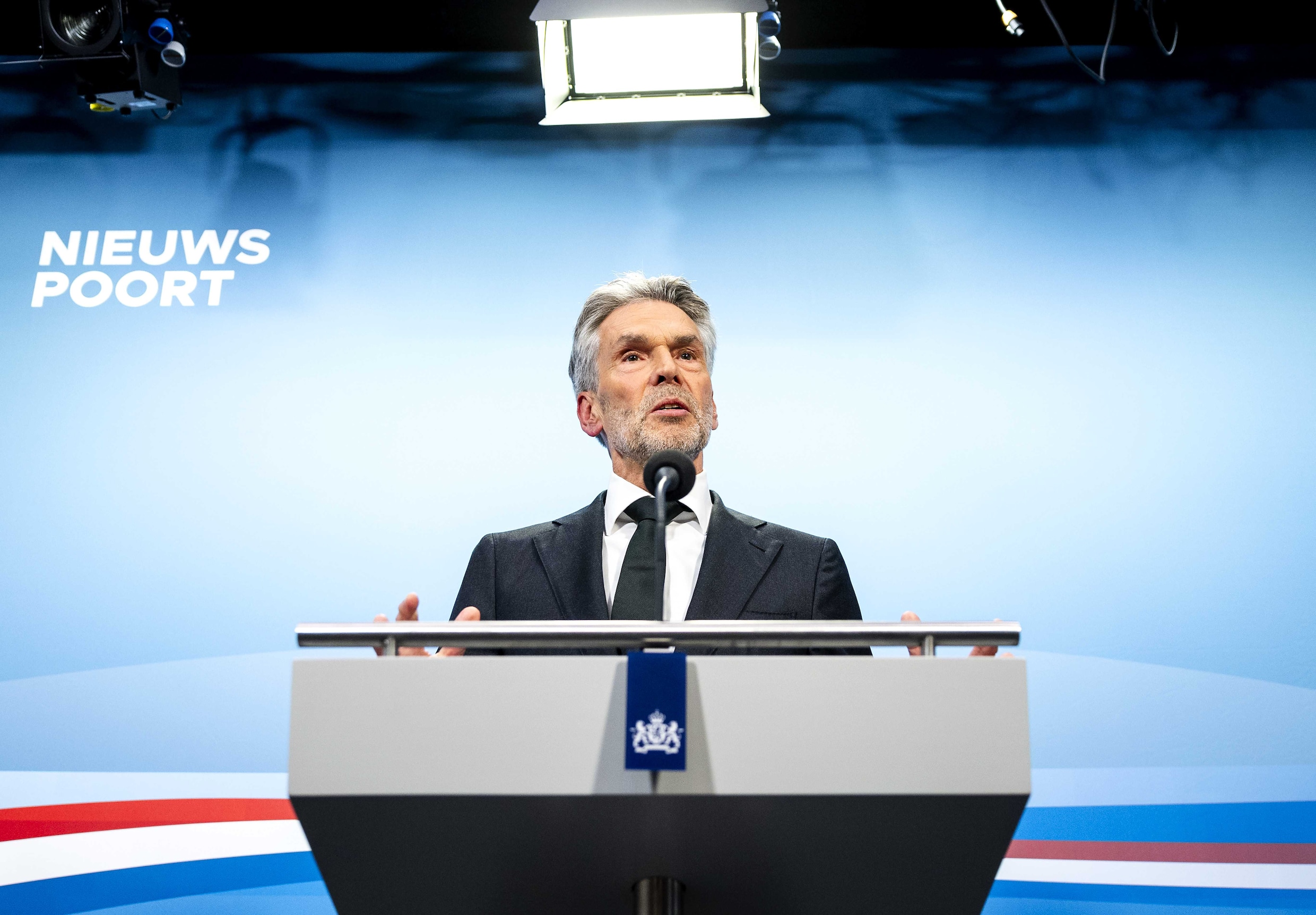 Een dag na zijn ontgroening kan premier Schoof weer lachen. ‘Ik ben ...