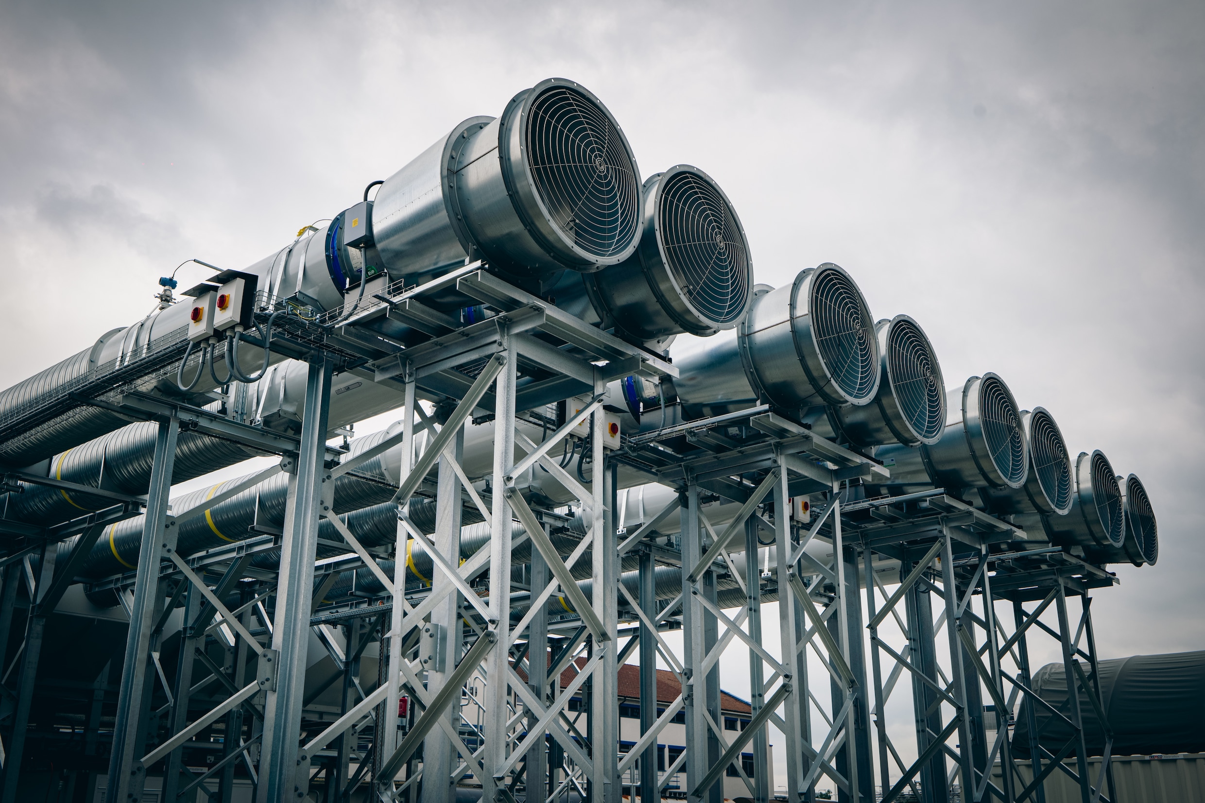 Dit futuristische bedrijf bouwt mega CO2-stofzuigers in IJsland. Gaat ...
