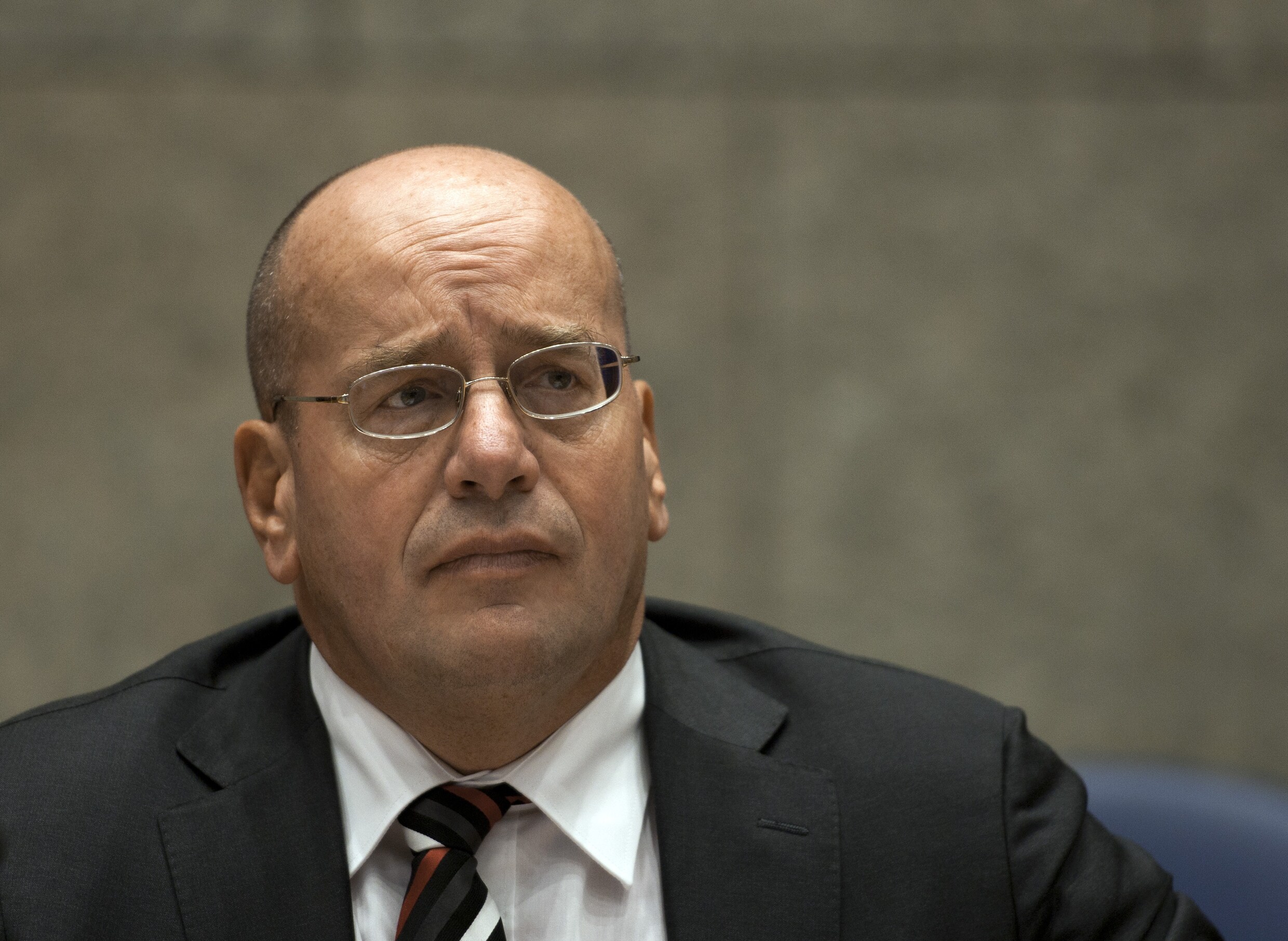 Teeven trekt handleiding bezoek inspectie in | Trouw