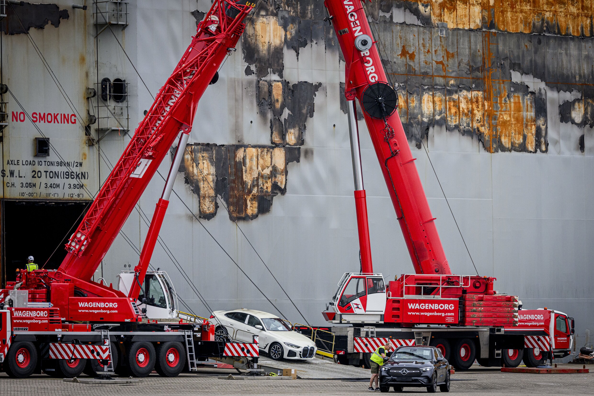 Ondernemers kochten de ‘als nieuwe’ BMW’s van brandschip Fremantle ...