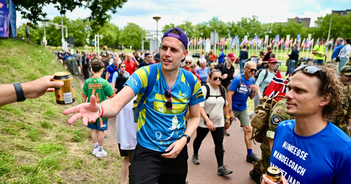 Mark Goes feest ’s nachts, overdag loopt hij de Nijmeegse Vierdaagse | Trouw