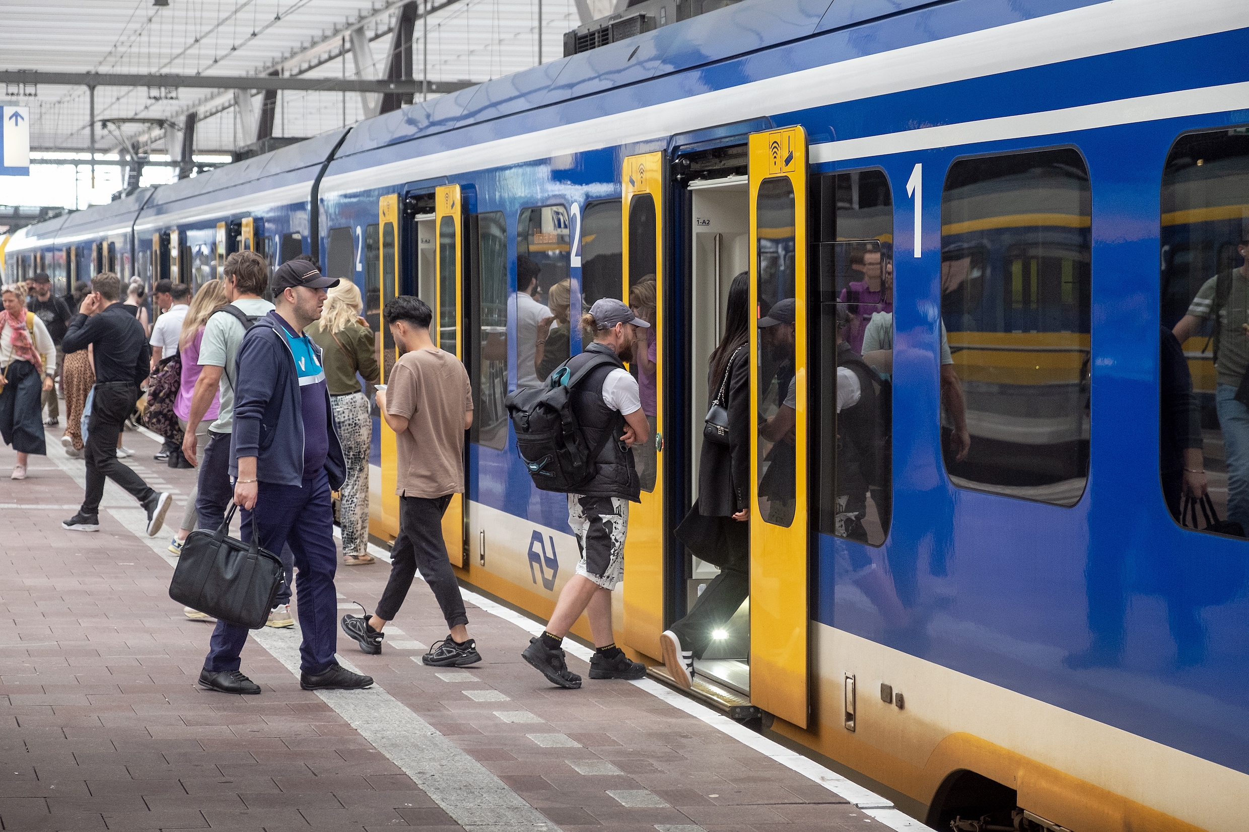 ProRail en NS komen geld tekort en krijgen geïnde boetes terug | Trouw
