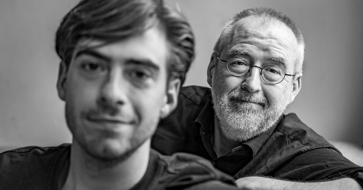 Schrijver Ronald Giphart: ‘Als je kind uit de kast komt, word je zelf ...