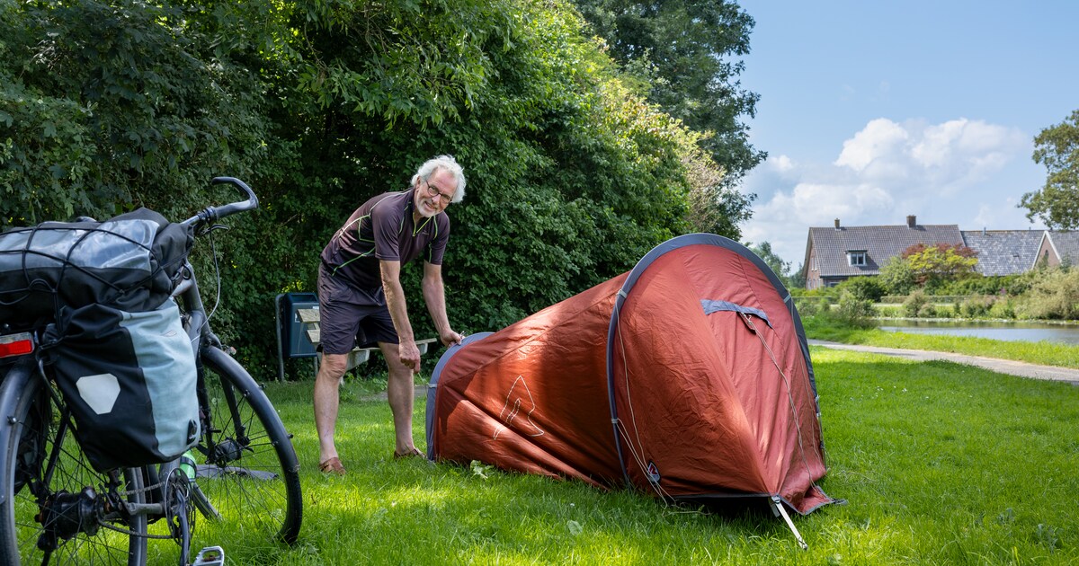 Wereldfietser Fons van Rooij: ‘Met een tentje ben je totaal ...