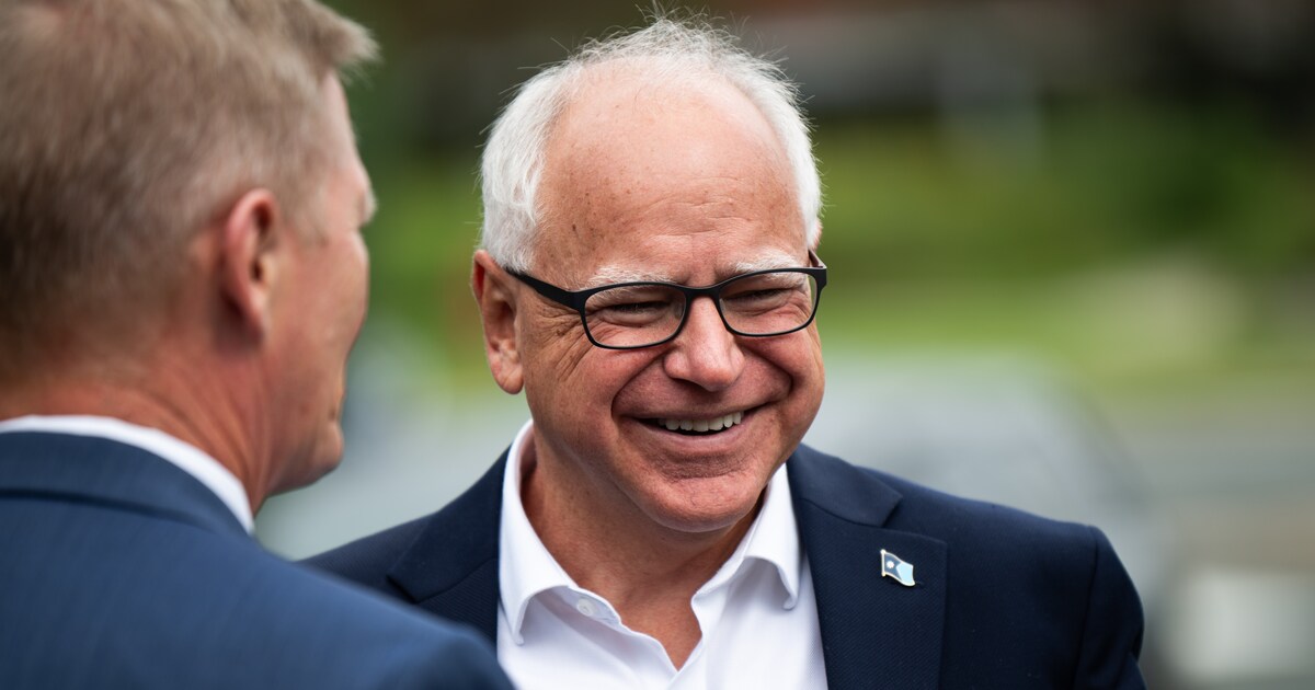 Kamala Harris kiest oud-aardrijkskundeleraar Tim Walz als running mate ...