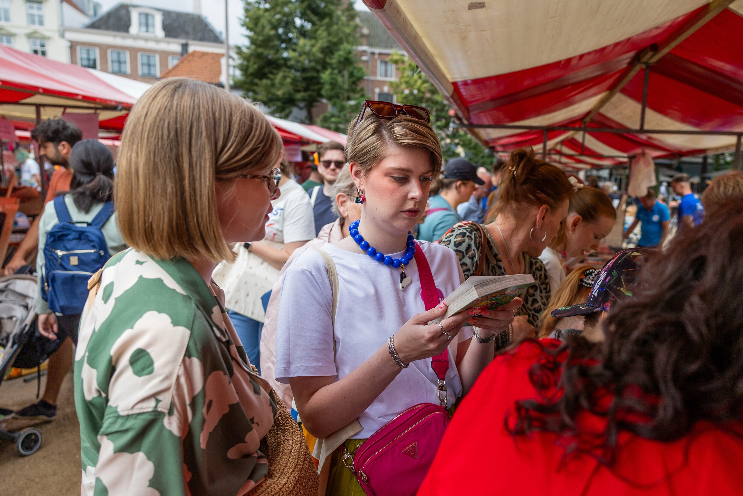 Jongeren op de Deventer boekenmarkt lezen liever in het Engels ...