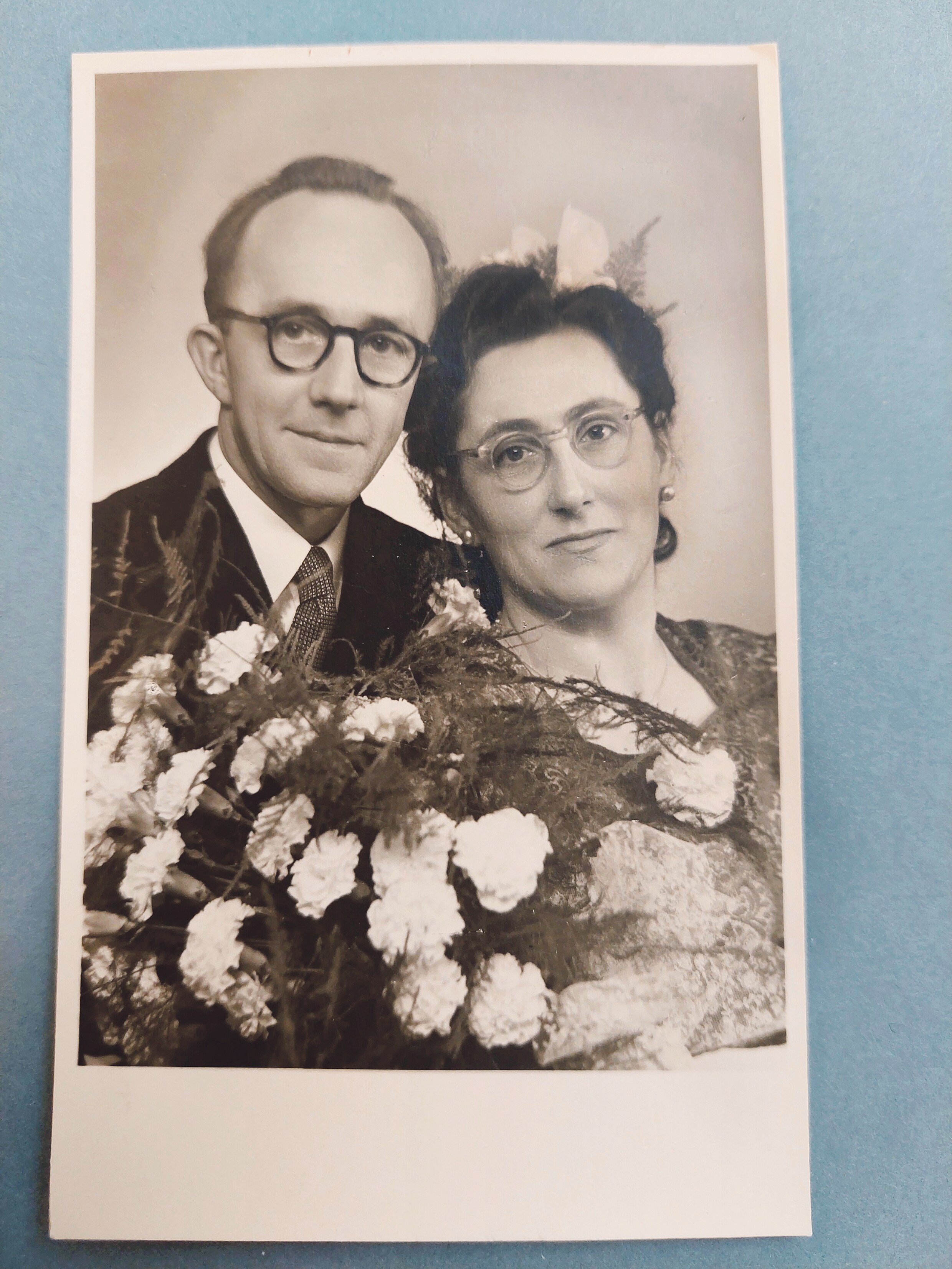 De verzetsvrouw met de droevige ogen: het levensverhaal van Maatje ...