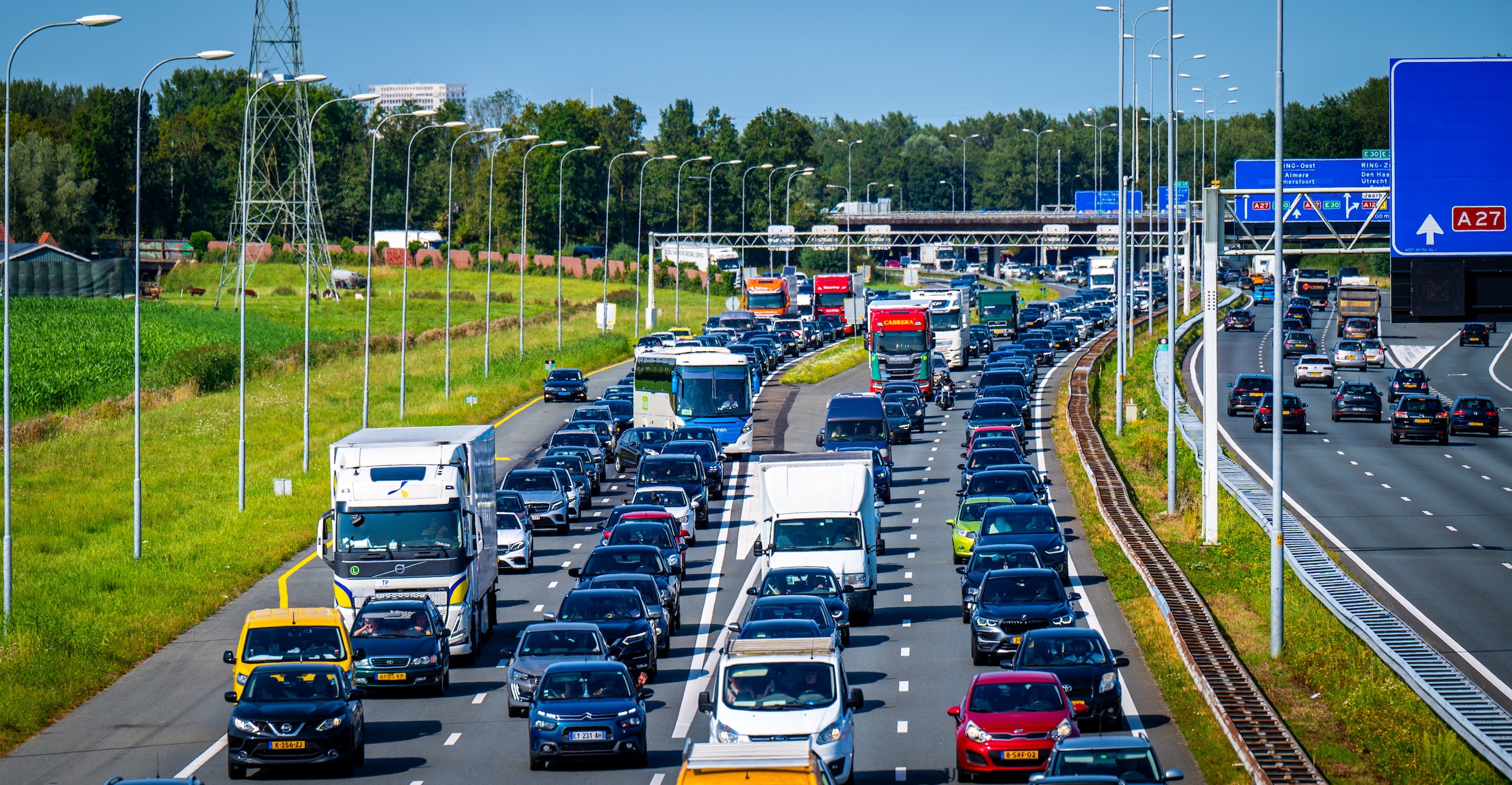 Zwaardere wagens en extreem weer: waarom Nederlandse snelwegen aan een ...