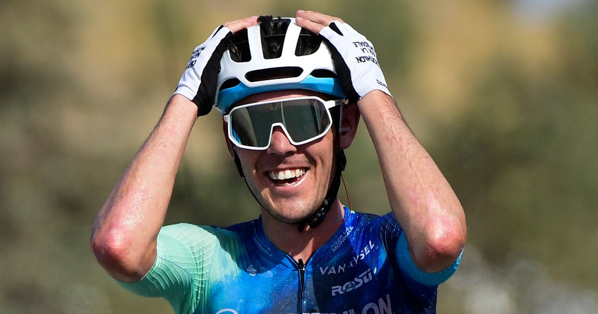 Ben O’Connor wint Vuelta-etappe en pakt de rode trui | Trouw