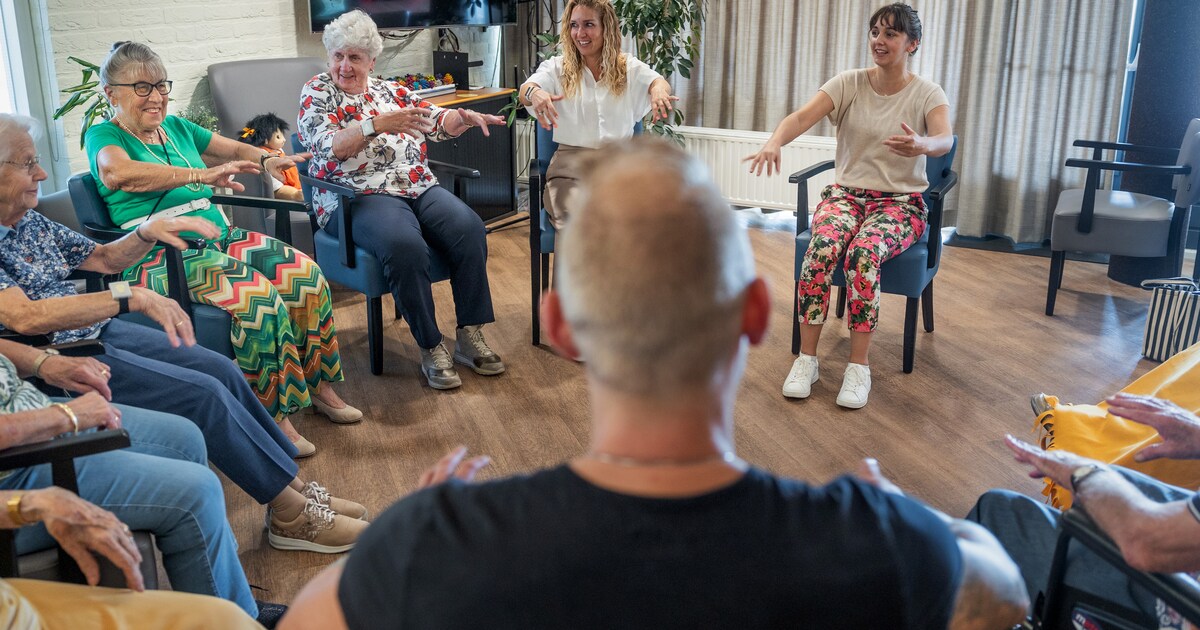 Hoe je sceptische tachtigplussers in Giethoorn aan de lachyoga krijgt ...