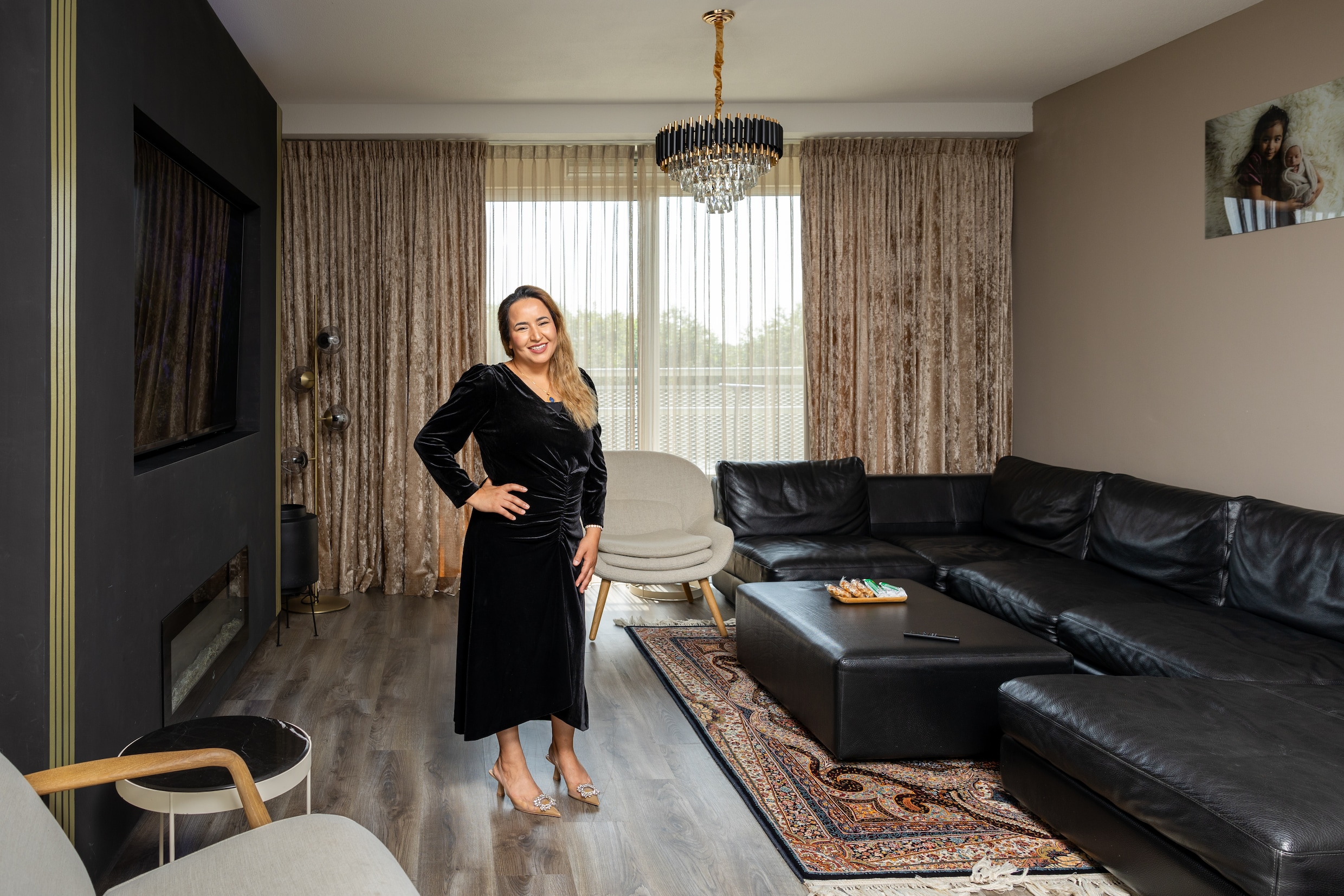 Asina Haidari (35) en haar man geven elke cent uit, ook aan anderen ...