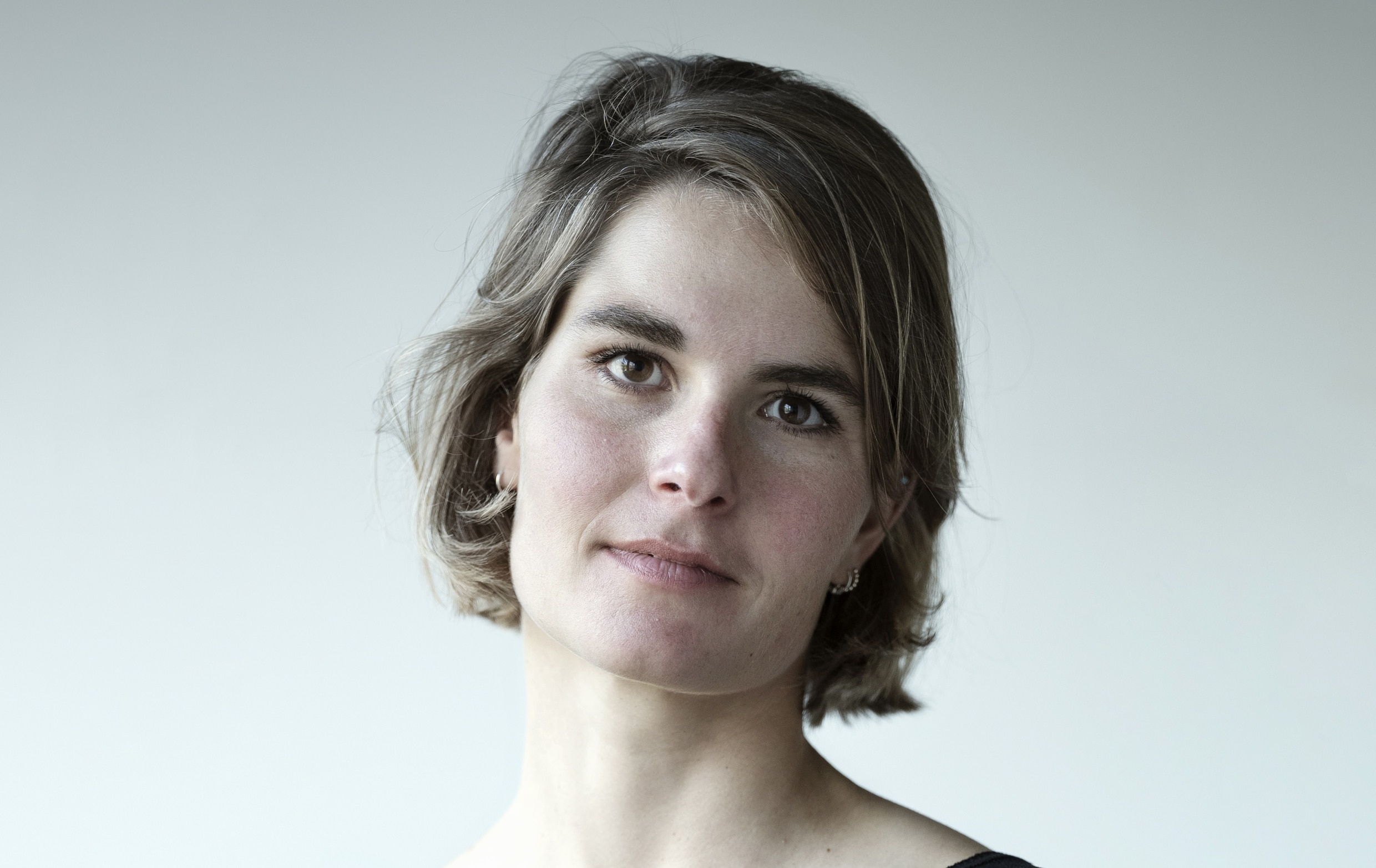 Leestips van Nikki Dekker: ‘Nadert het einde van de dag? Pak een boek ...