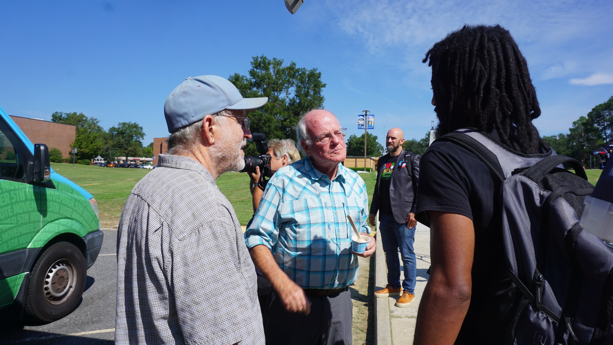 Ben en Jerry moedigen jongeren aan om te stemmen. ‘Neem je date mee ...