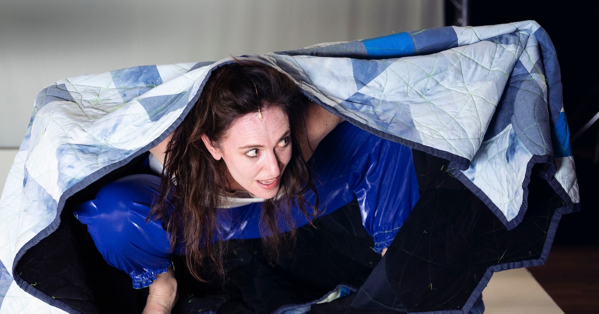 Laura Bohn ontroert en amuseert als alleenstaande moeder in mini-opera ...