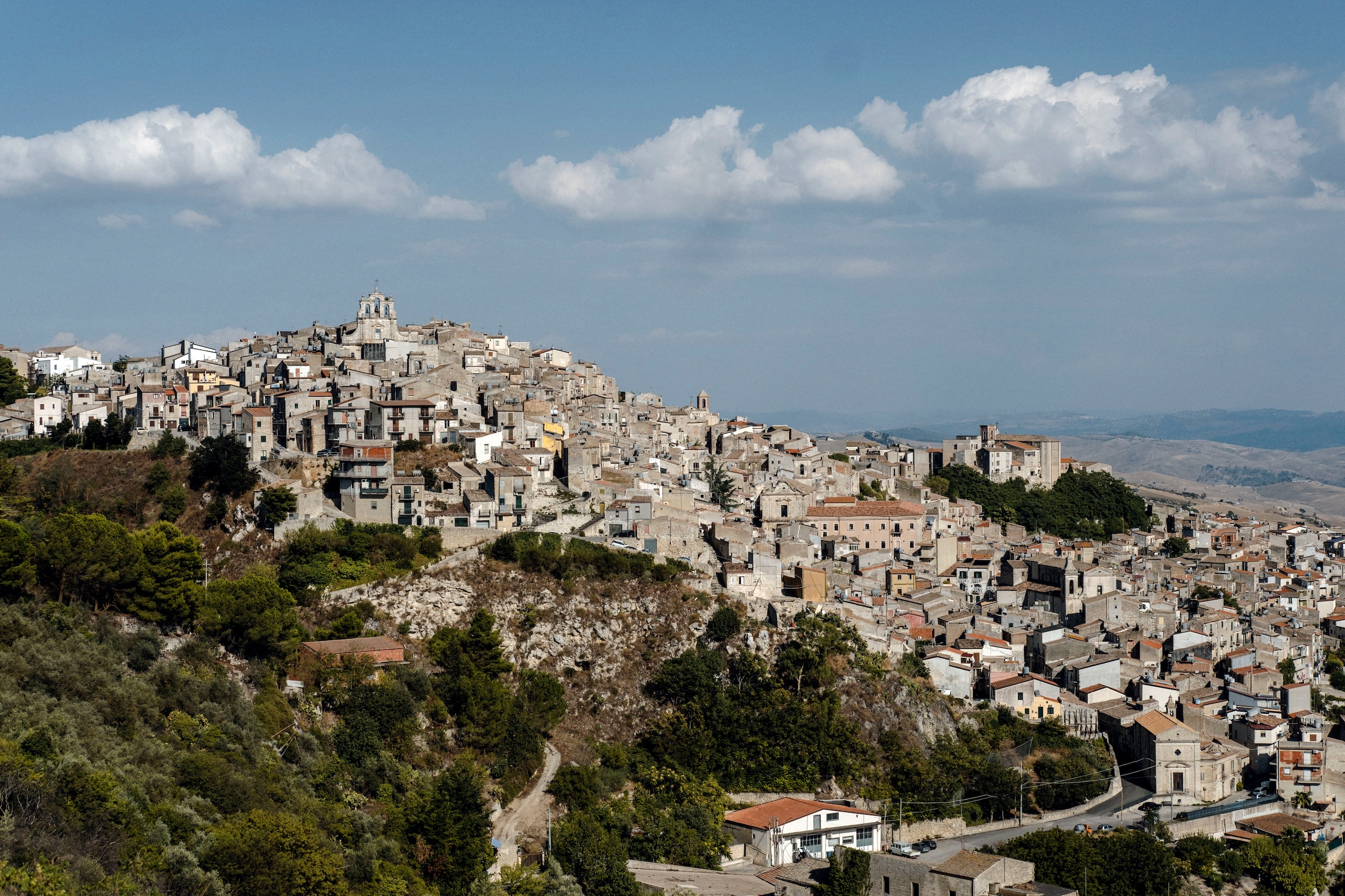 Siciliaans dorp leeft op door huizen voor één euro te verkopen ...