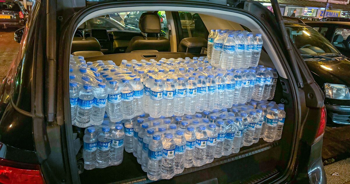 Vitens vaak gebeld over kookadvies Apeldoorn, water in supermarkten ...