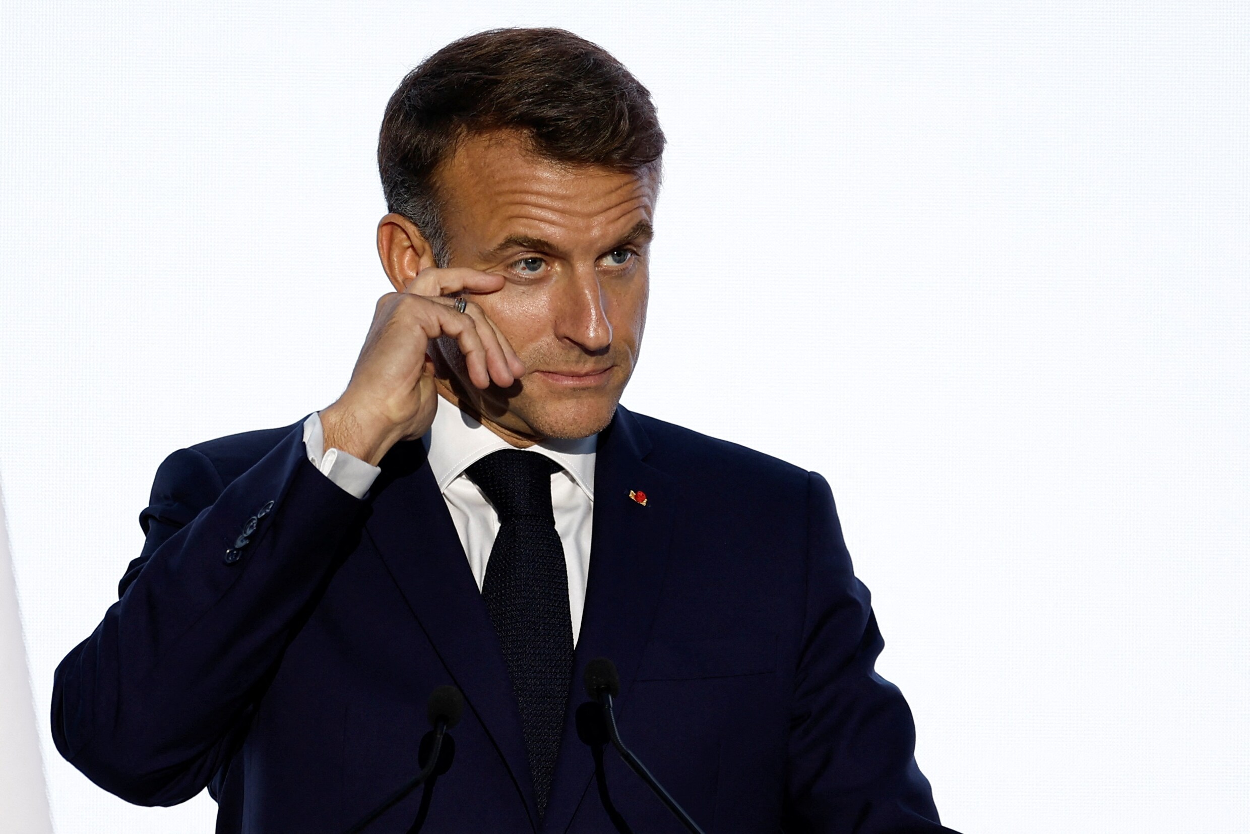 Macron roept op tot ‘terugtrekken van M23 en Rwandese troepen uit ...