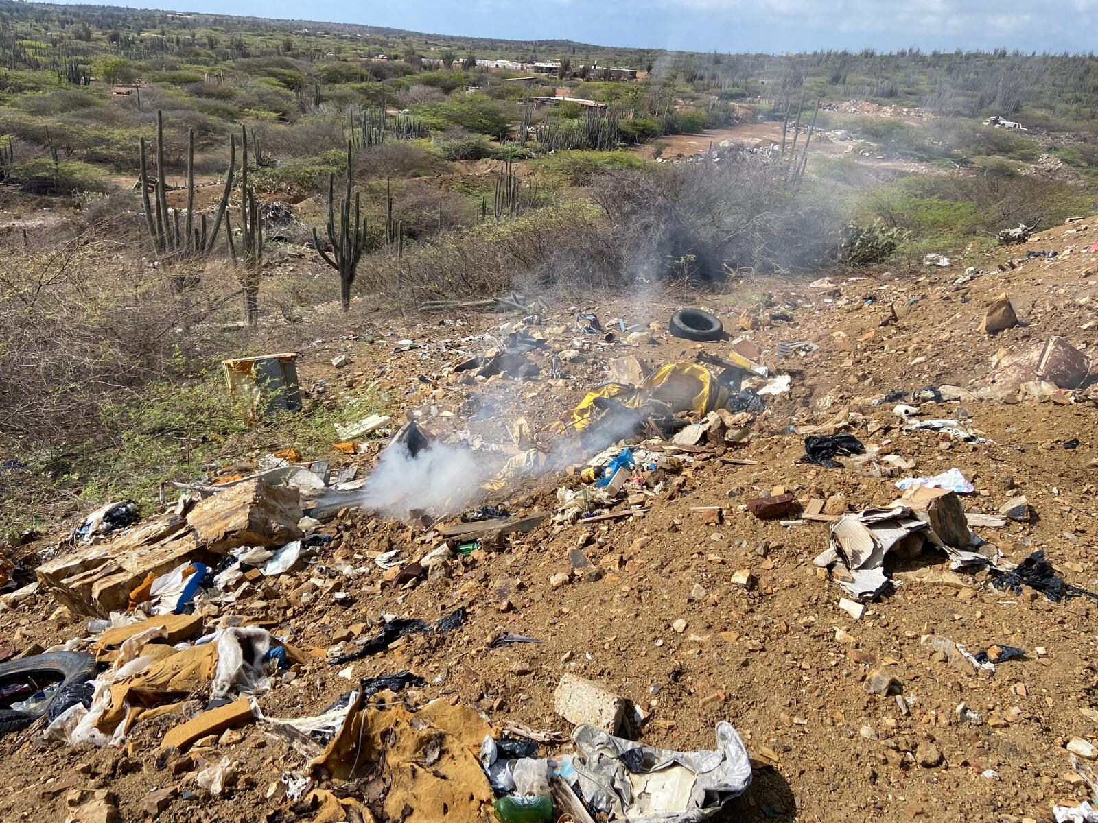 Inspectie maakt zich grote zorgen om milieurisico vuilstort Bonaire: “Dit is Lekkerkerk in het ...
