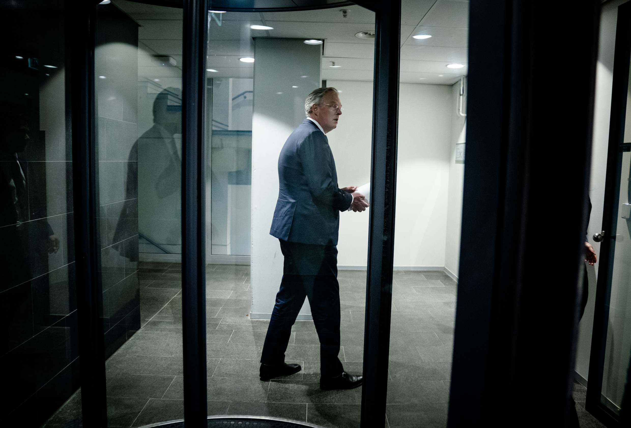 Afgetreden Idsinga maakt belangen als privépersoon alsnog bekend | Trouw