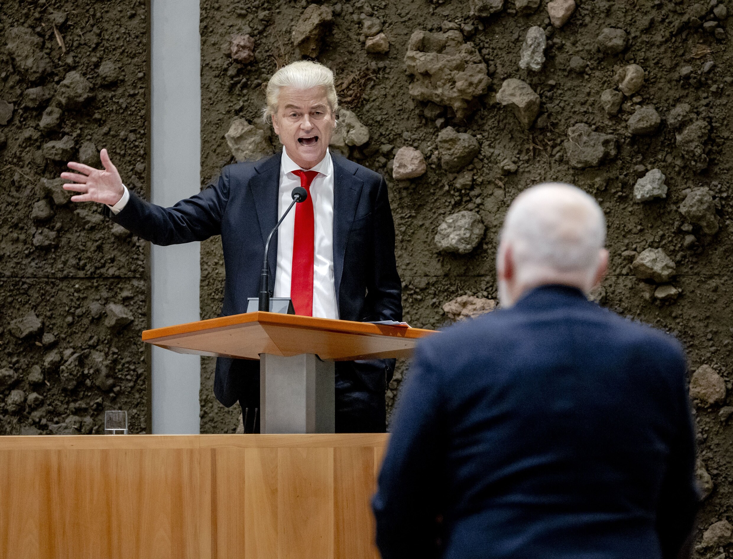 Coalitie roerend eens over antisemitisme. ‘Tijd van gezellig kletsen is ...