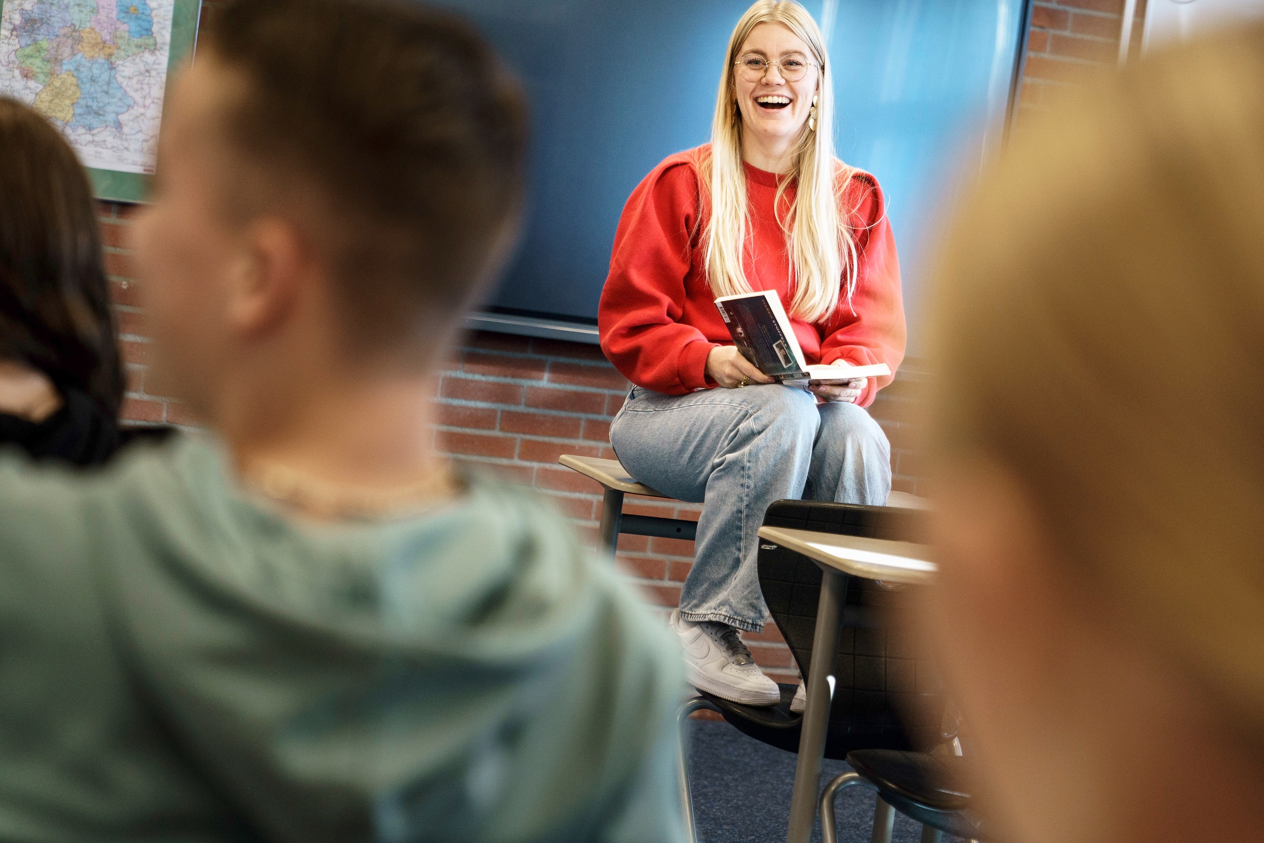 Er zijn genoeg leraren, maar ze staan niet voor de klas | Trouw