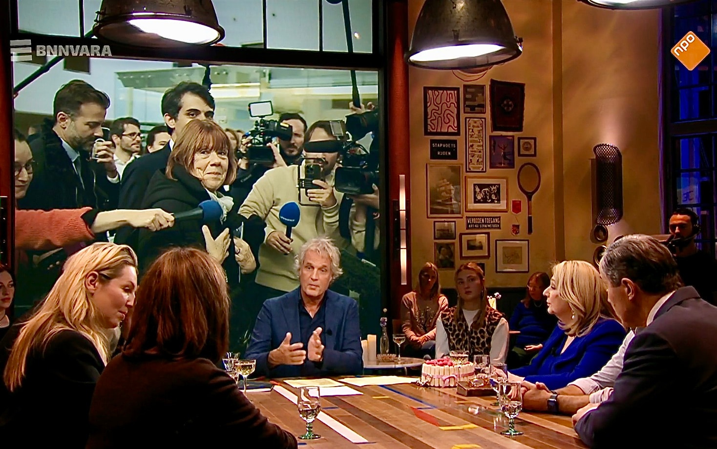 Jeroen Pauw was bij Bar Laat niet in beste vorm | Trouw